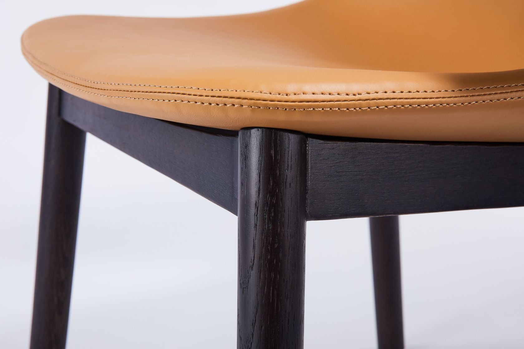 HUG Leather chair with armrests and beech legs By grado design | design ...
