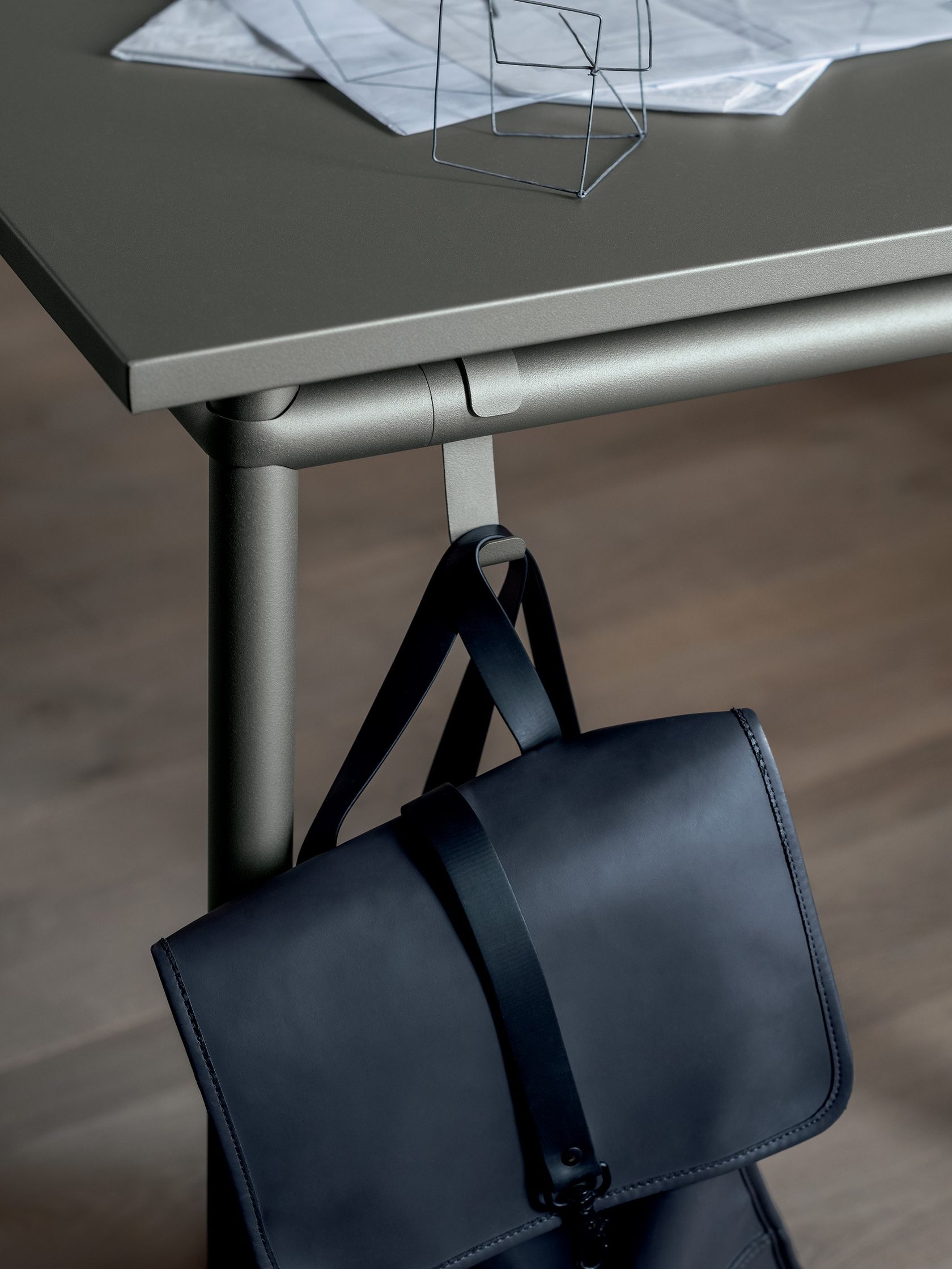 HUG Rectangular metal table By Fantin | design Giulio Iacchetti