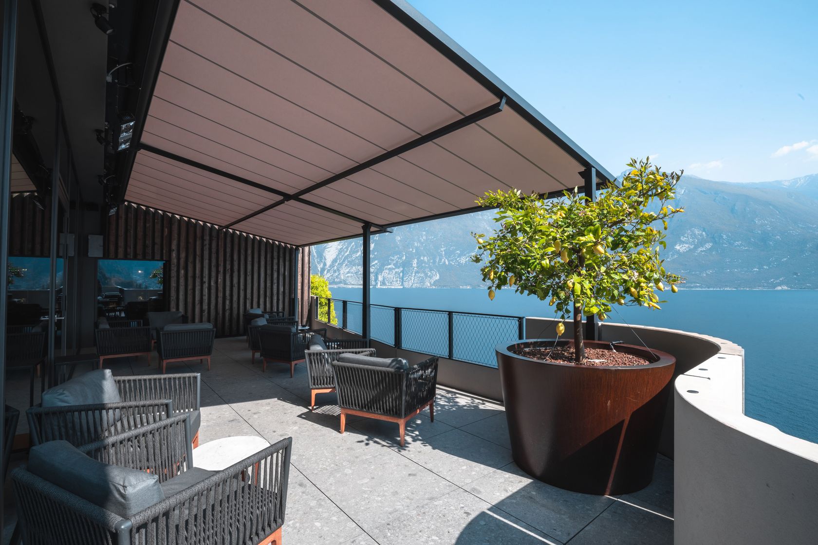 HYDRA Sliding awning By KE Outdoor Design
