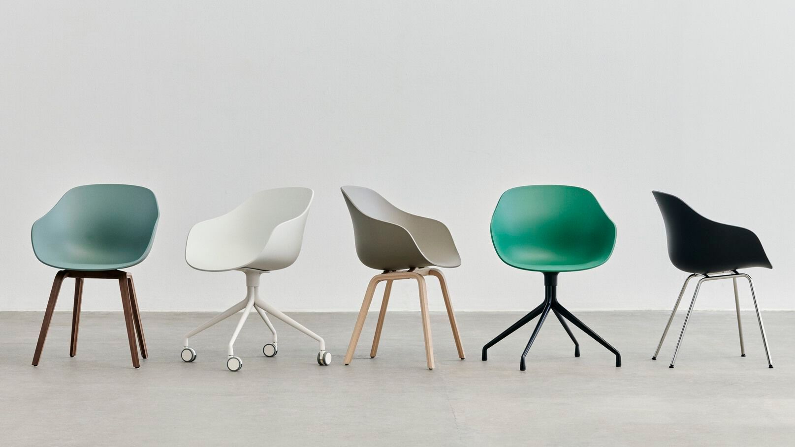 ABOUT A CHAIR AAC 20 Swivel recycled plastic chair with armrests By Hay ...