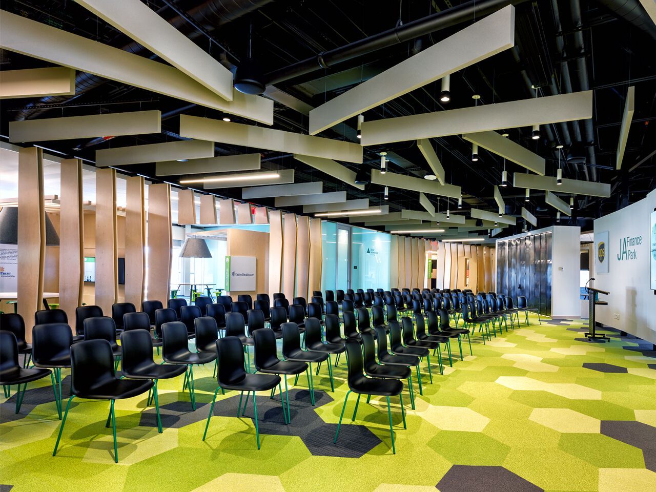 SIXE Stackable chair By Howe | design Pearson Lloyd