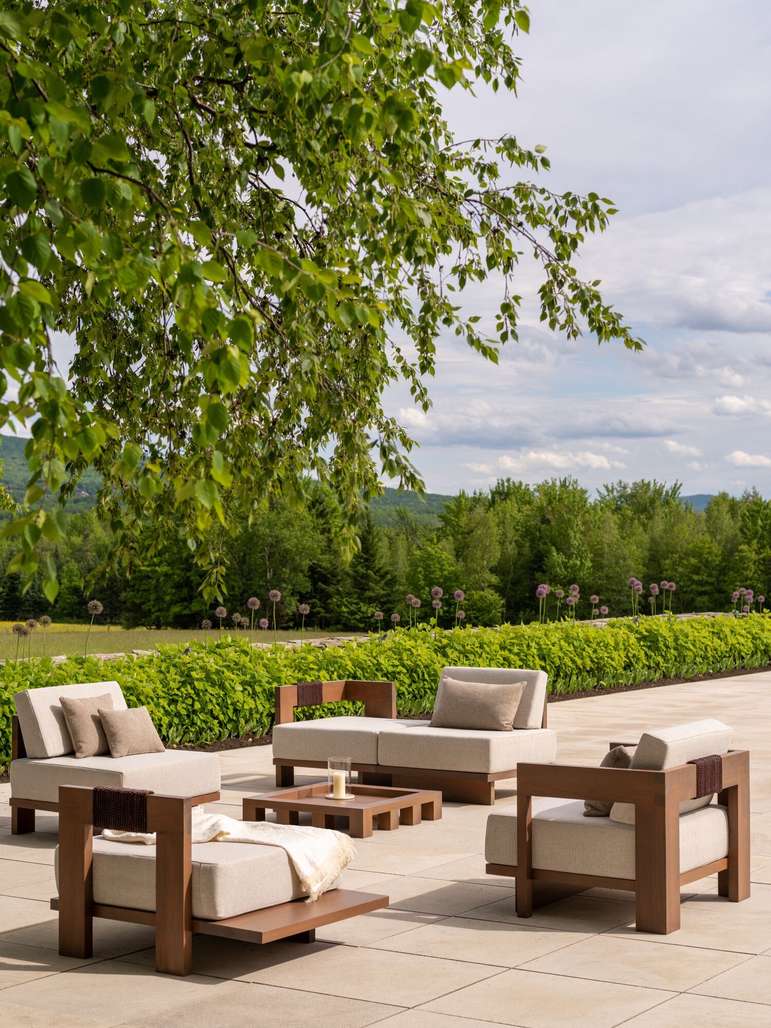 LES ENSEMBLIERS Garden armchair By Humble Nature