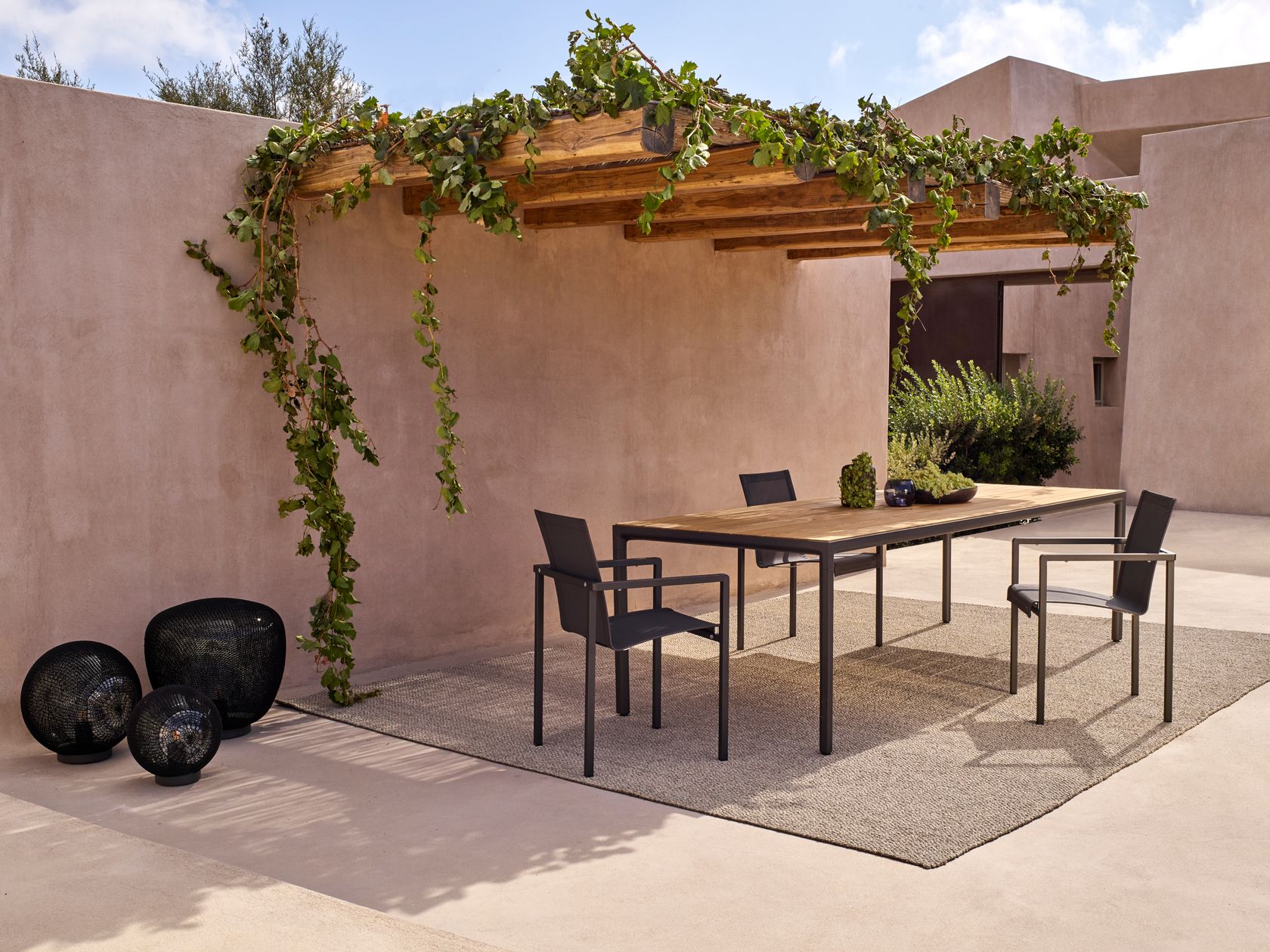 ILLUM | Dining table By TRIBÙ