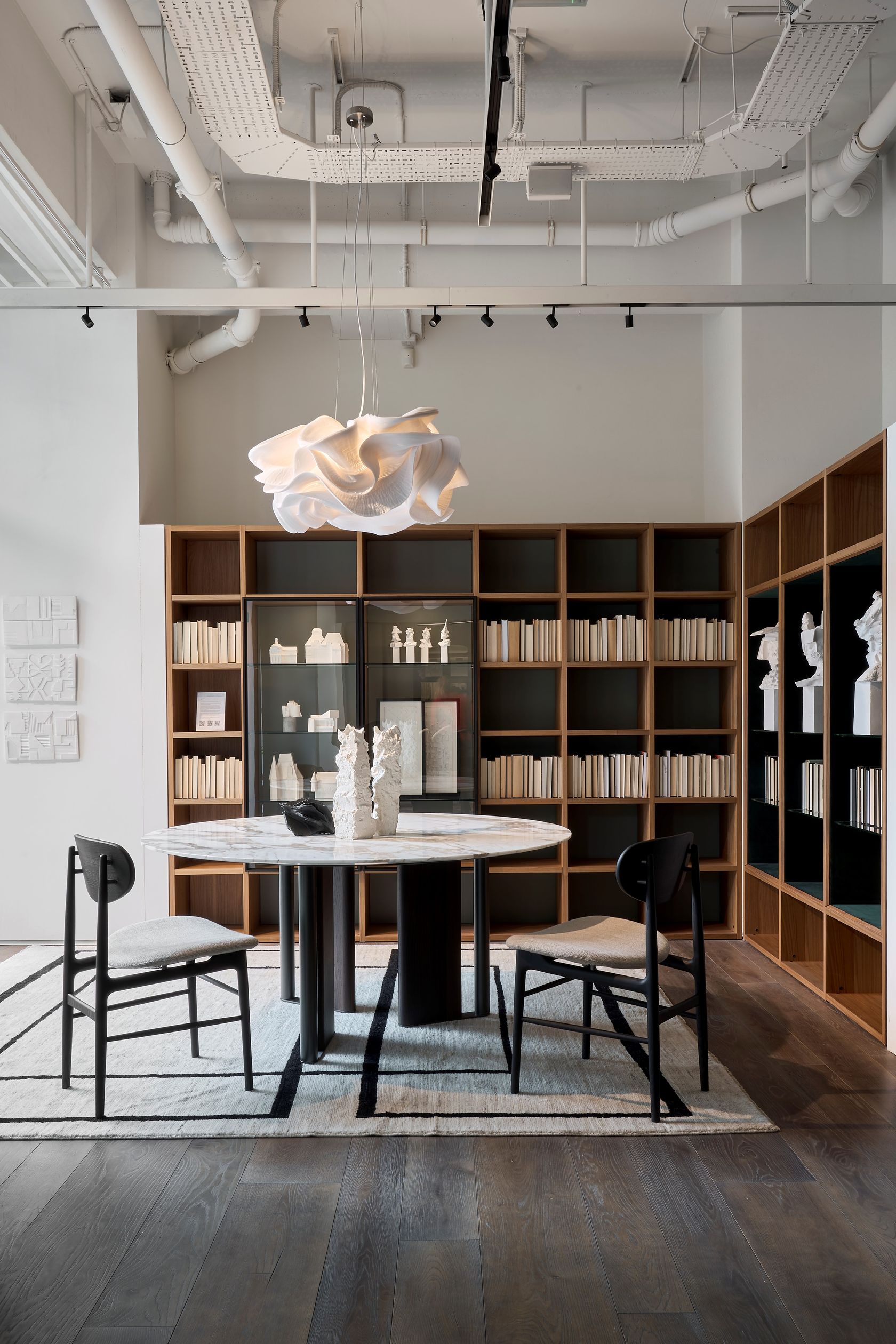 IN BETWEEN Table By Lema | design Ximi Li