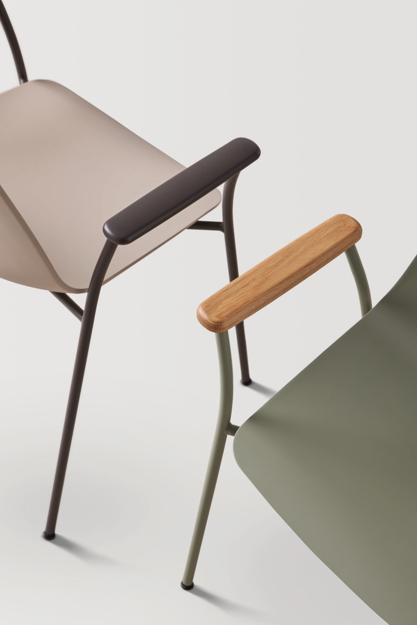 VARYA XL Stackable polypropylene chair with armrests By INCLASS ...
