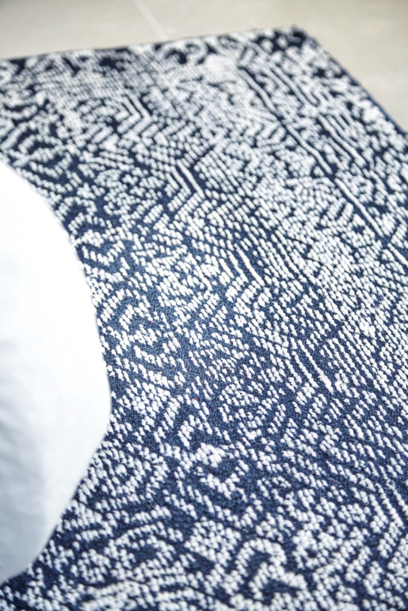 Patterned handmade rectangular wool rug INDIGO By GAN