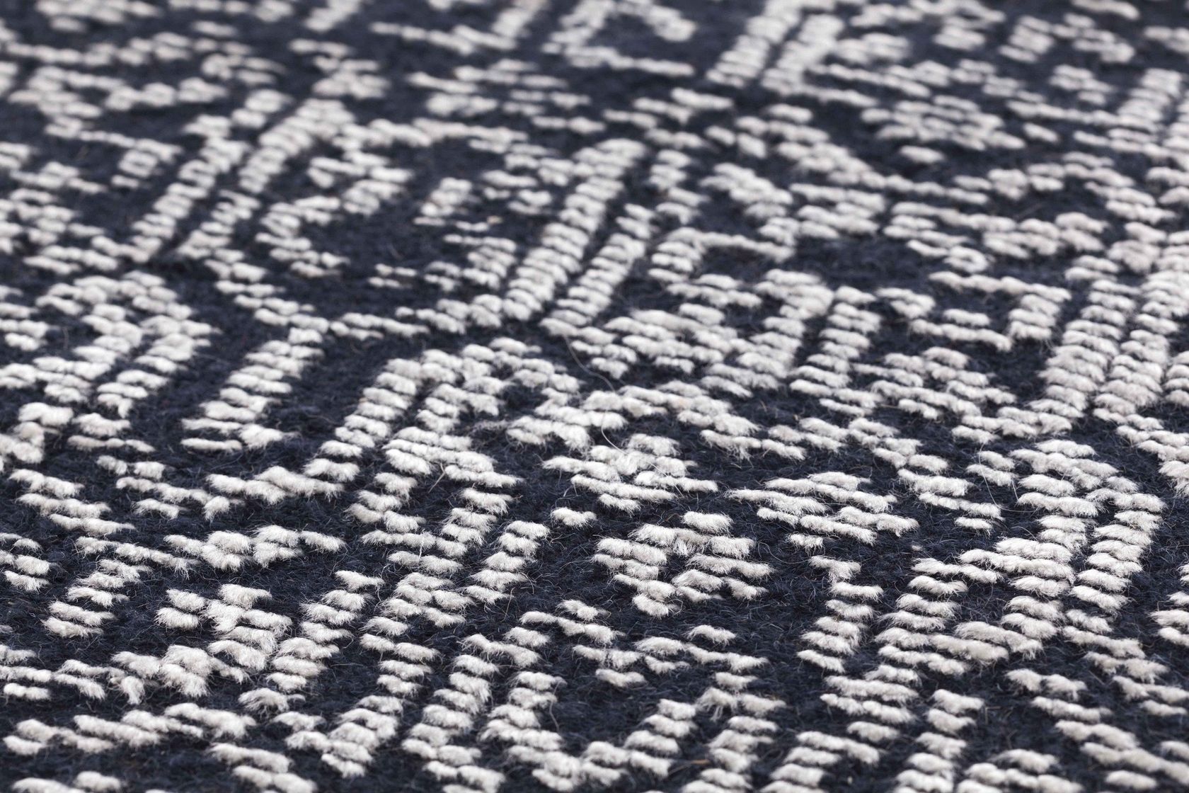 Patterned handmade rectangular wool rug INDIGO By GAN