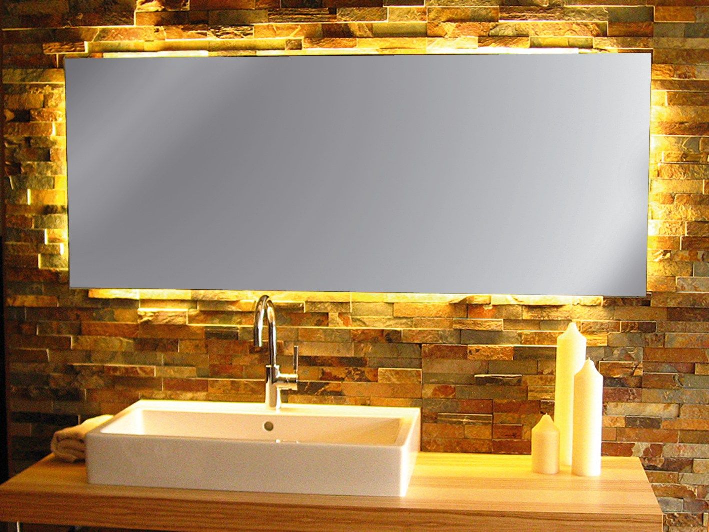 Bathroom mirror with integrated lighting INLIGHT By Top Light