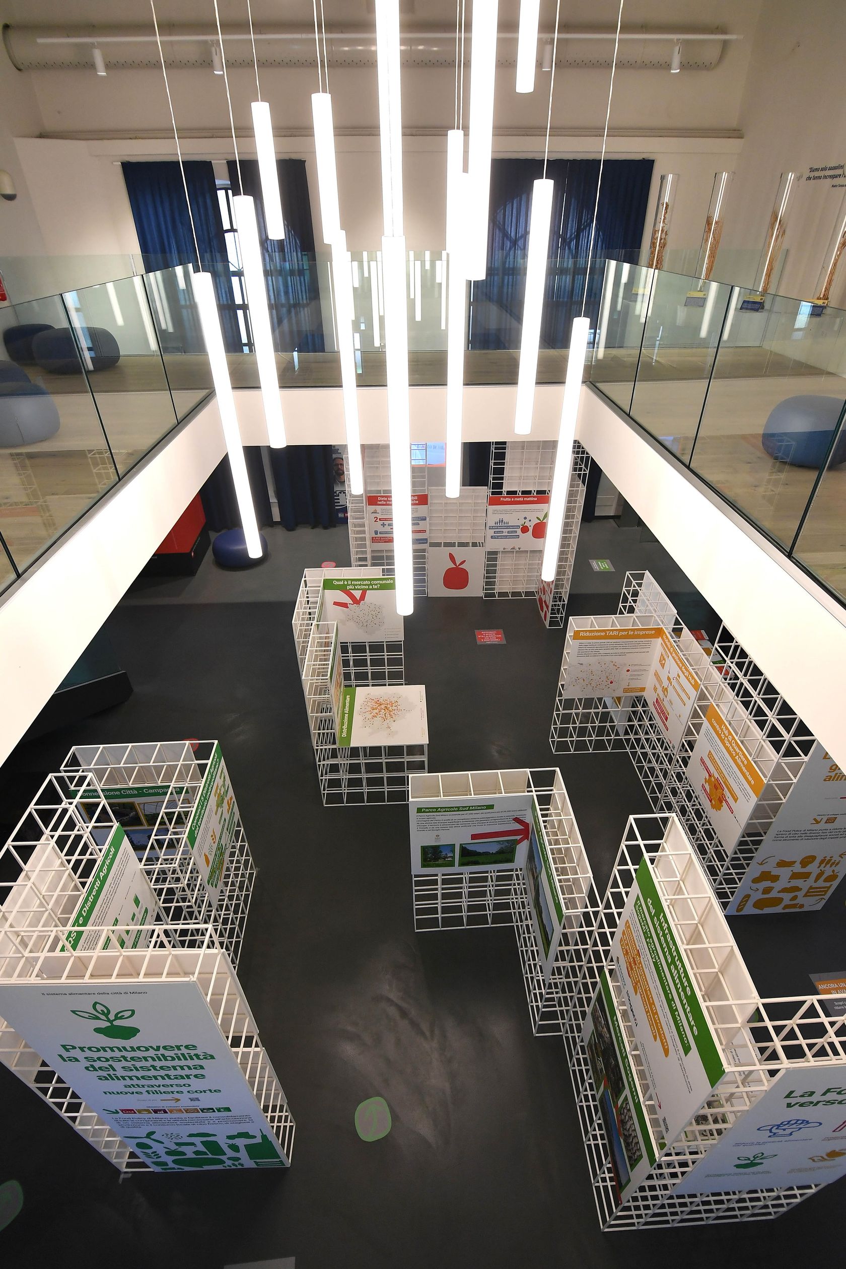 IPOT AD HOC RETAIL / EXHIBITION Modular aluminium display unit By iPot ...