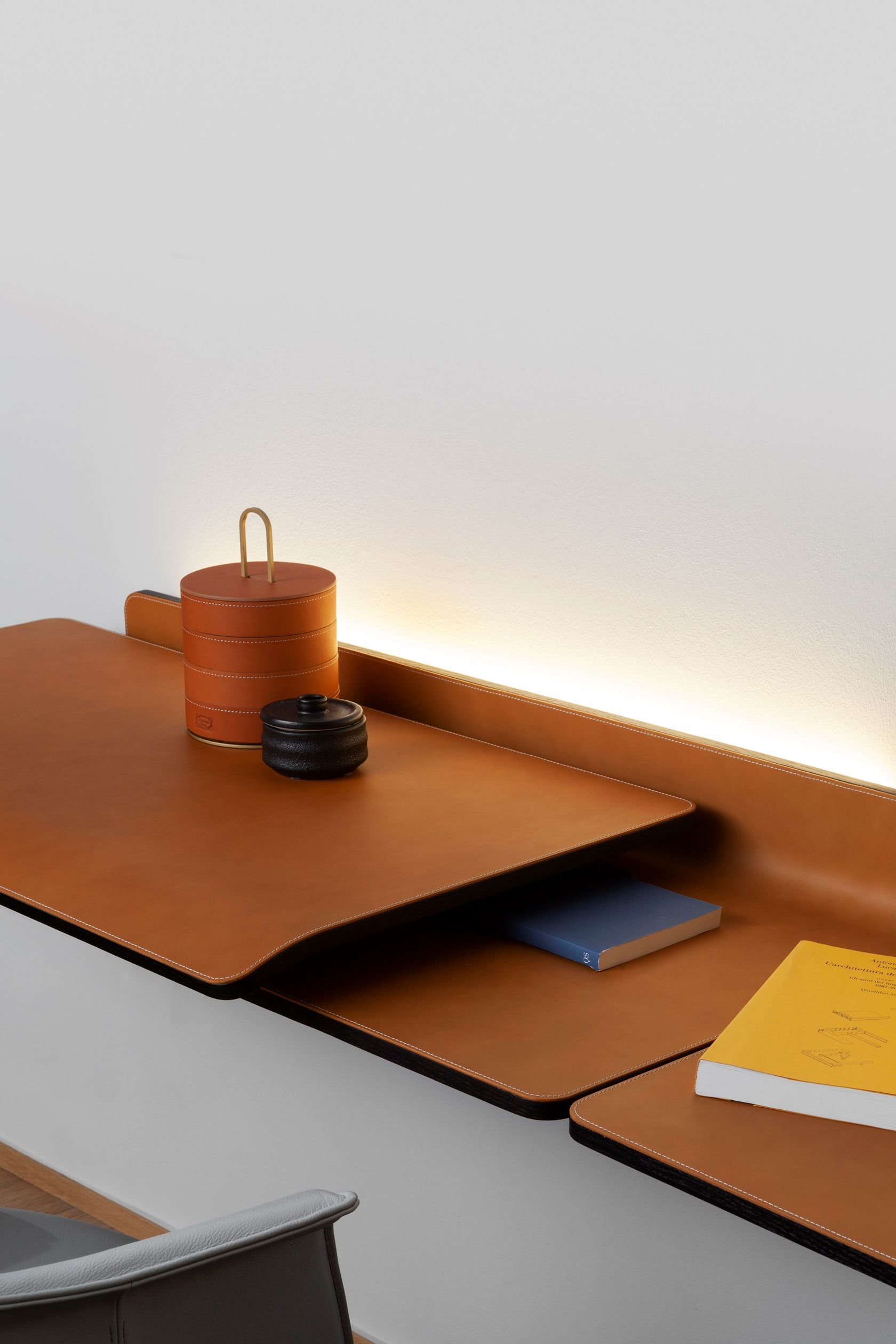 IREN | Wall mounted secretary desk THE COLLECTION - Tables and Chairs ...