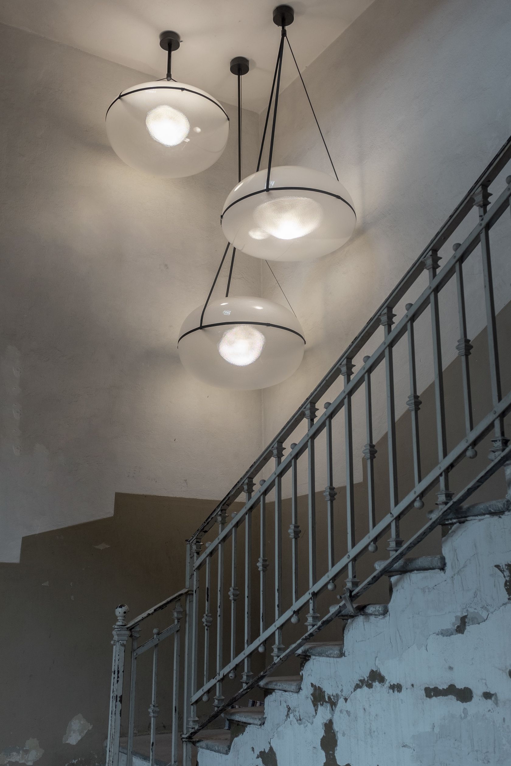 IRIS A/B 吊灯 By ANDlight 设计师Caine Heintzman