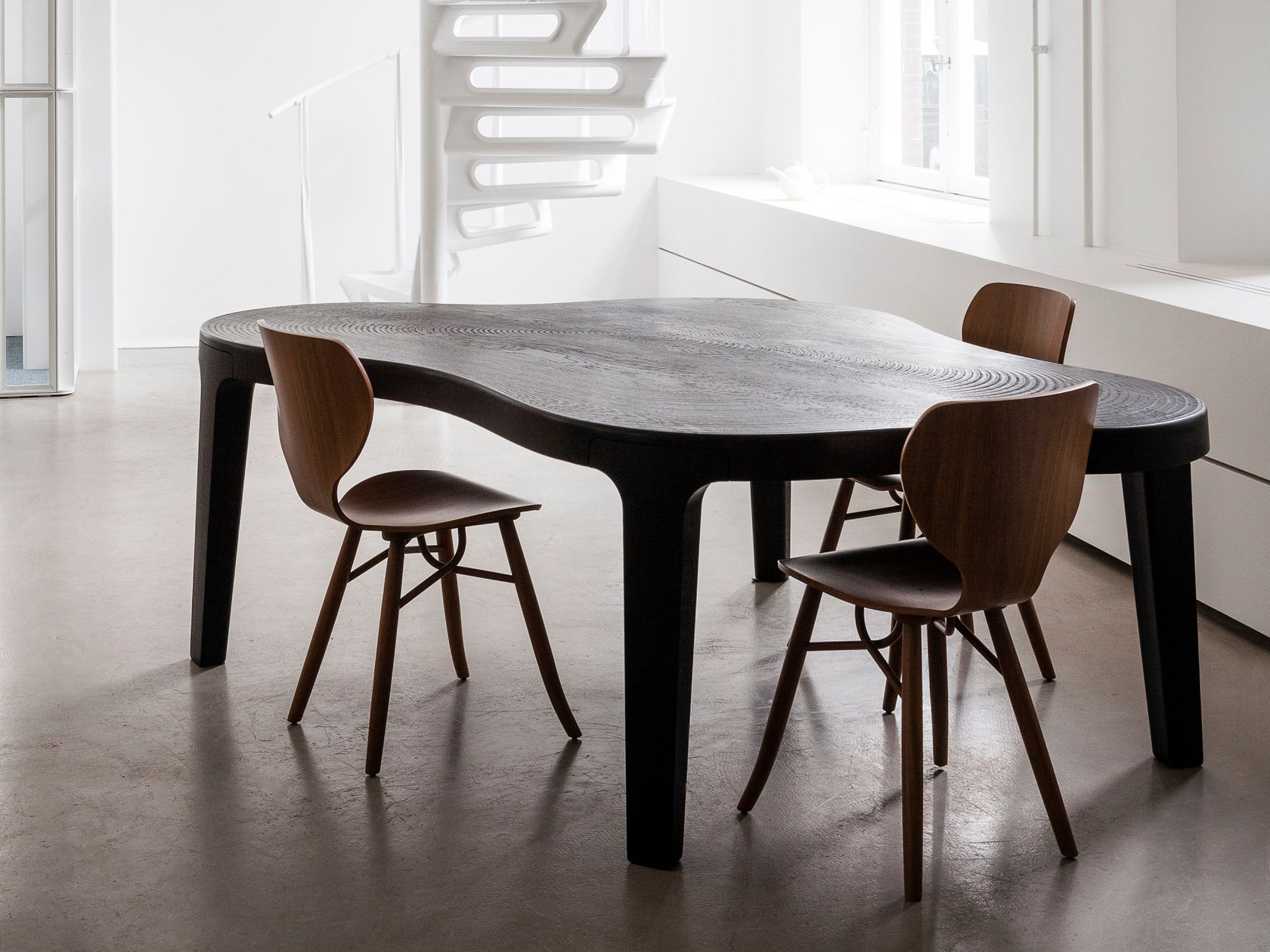 ISOLA | Dining table By Linteloo design Roderick Vos