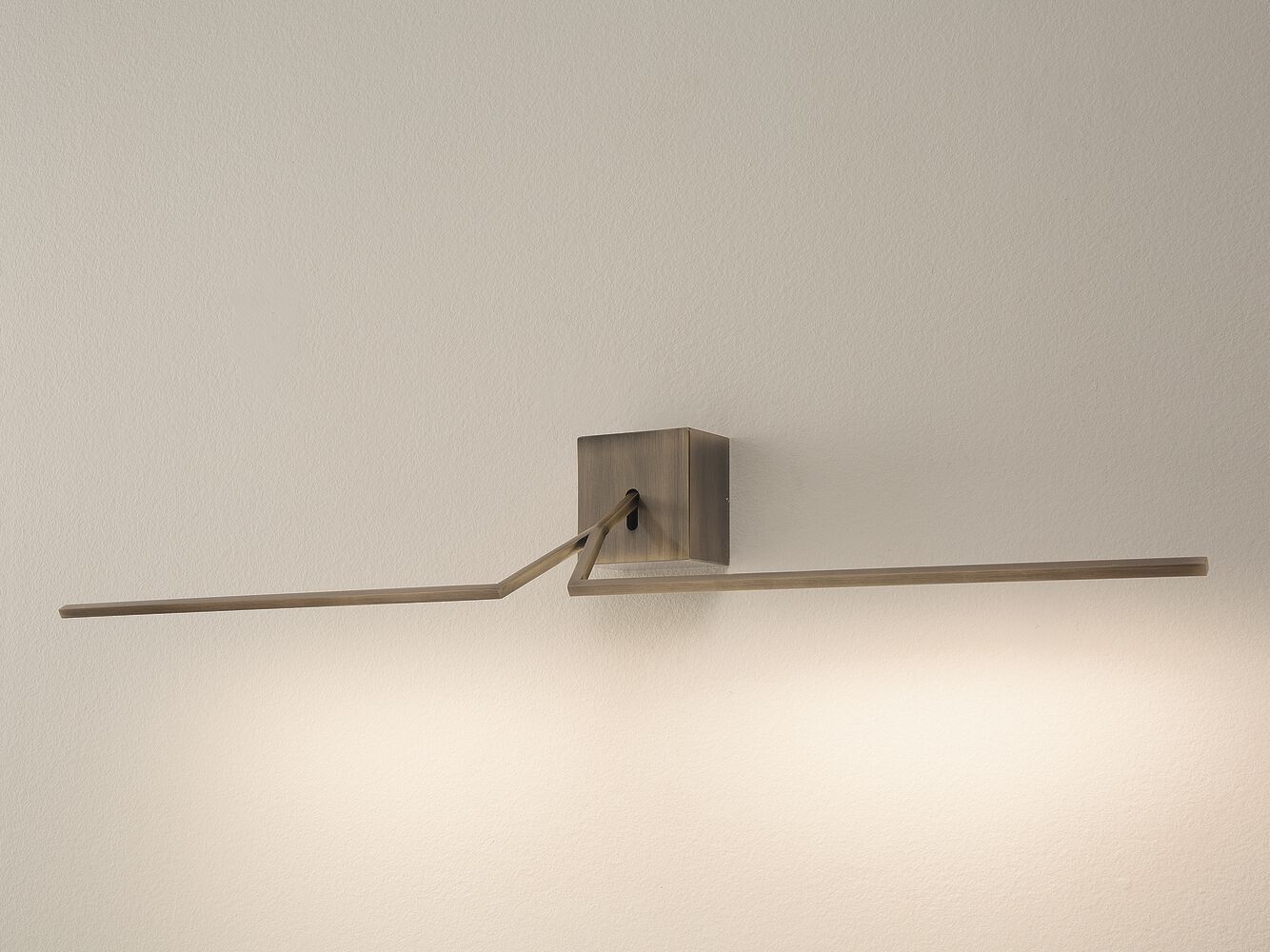 YPSILON Wall lamp By Icone