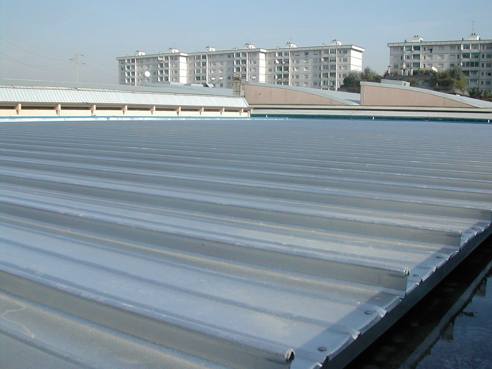 Panel y chapa metáliao para cubiertas Industrial roofing Kalzip 65 and ...