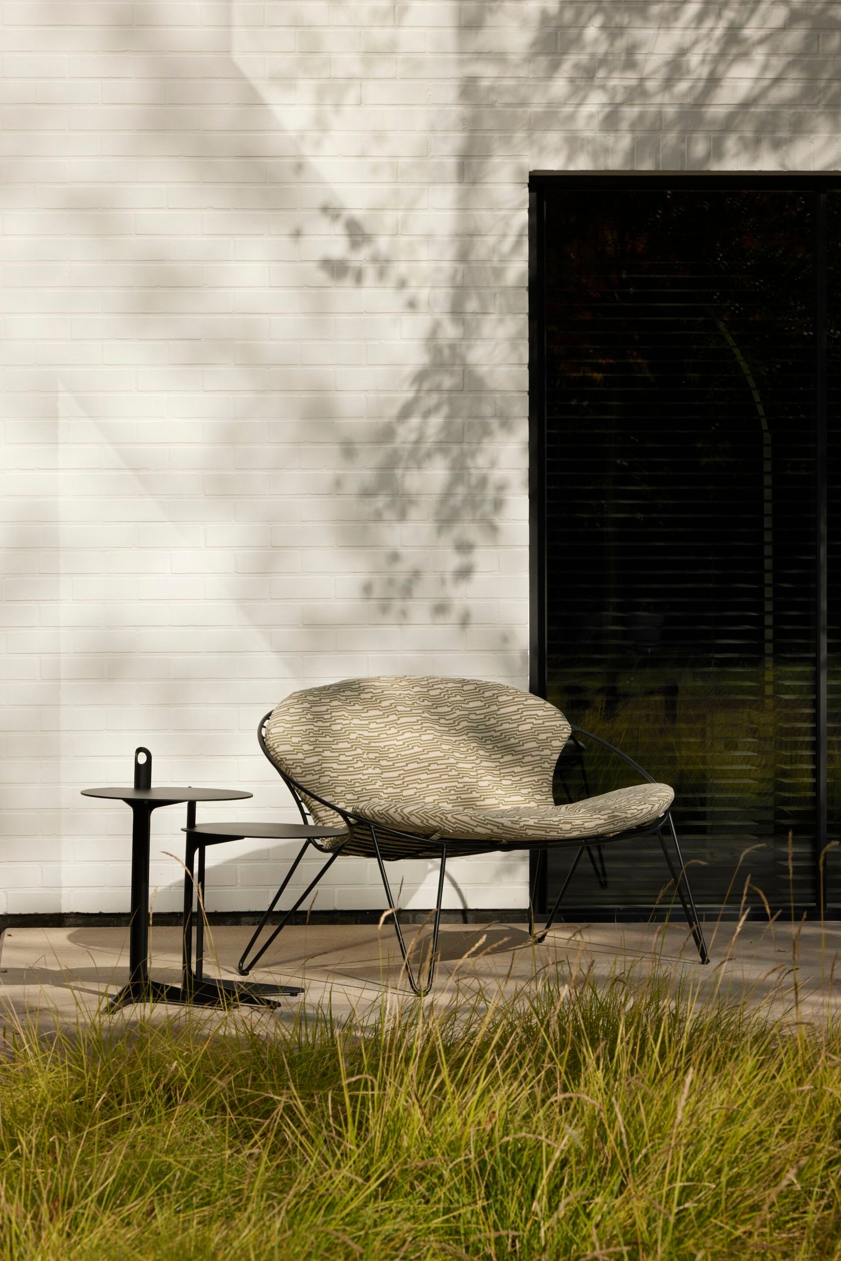 WIRE Stainless steel garden sofa By Joli | design Mathias De Ferm
