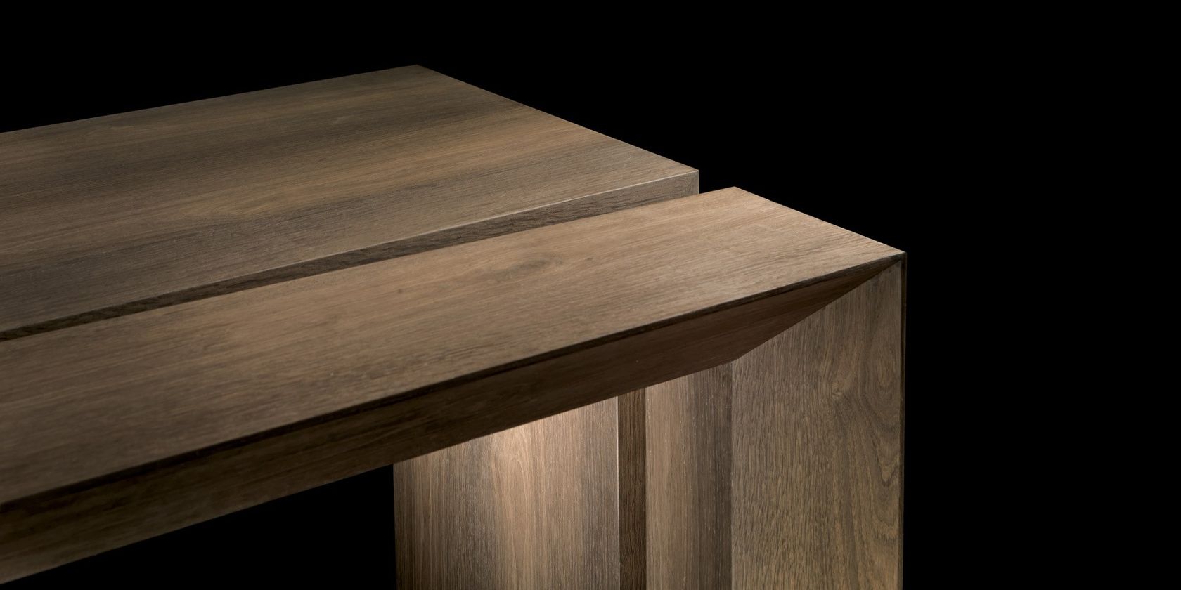 K | Table By Henge design Massimo Castagna