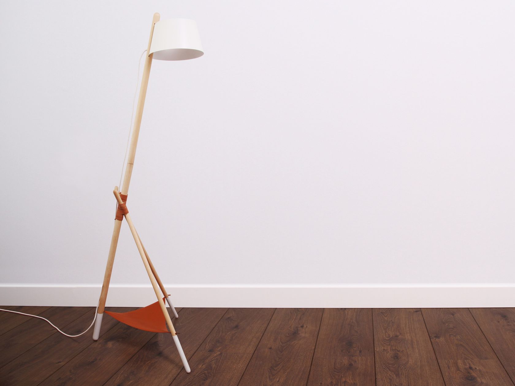 Direct light beech floor lamp KA LAMP M By Woodendot