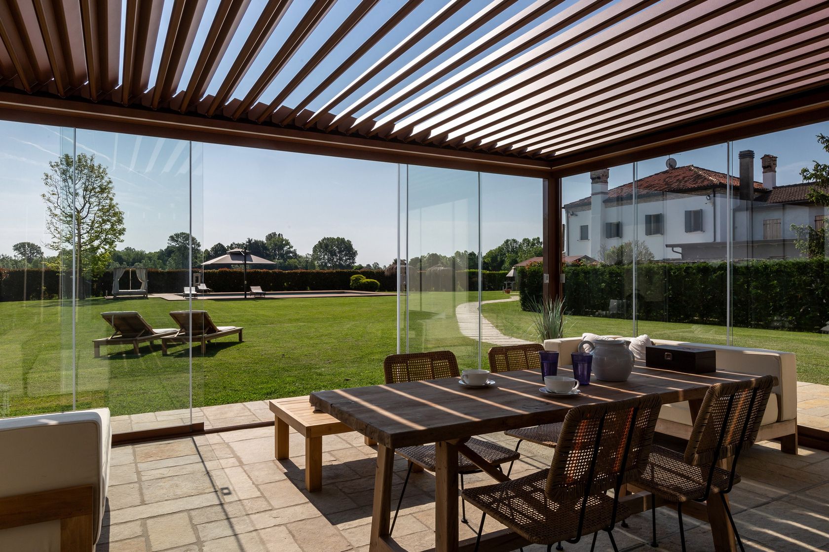 KEDRY PRIME Aluminium pergola with adjustable louvers By KE Outdoor Design