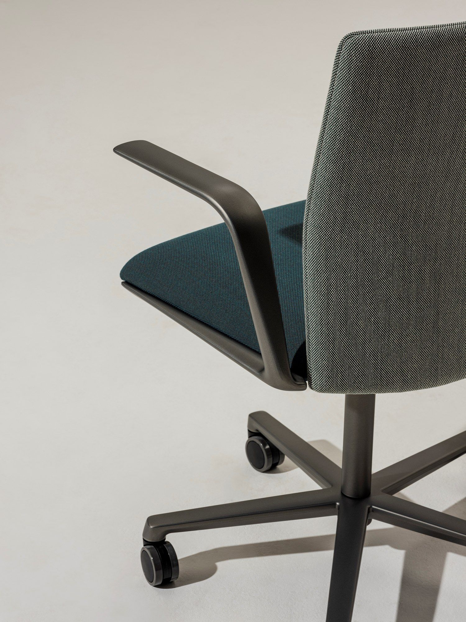KINESIT MET Fabric office chair with castors with armrests By Arper ...