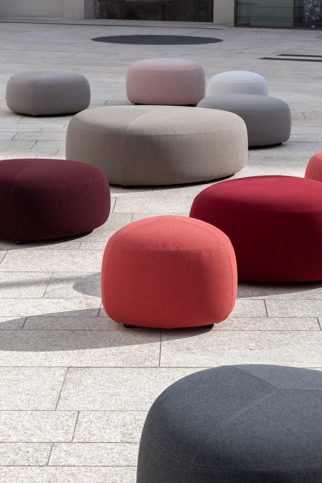 KIPU OUTDOOR Fabric garden pouf with removable cover By Lapalma ...