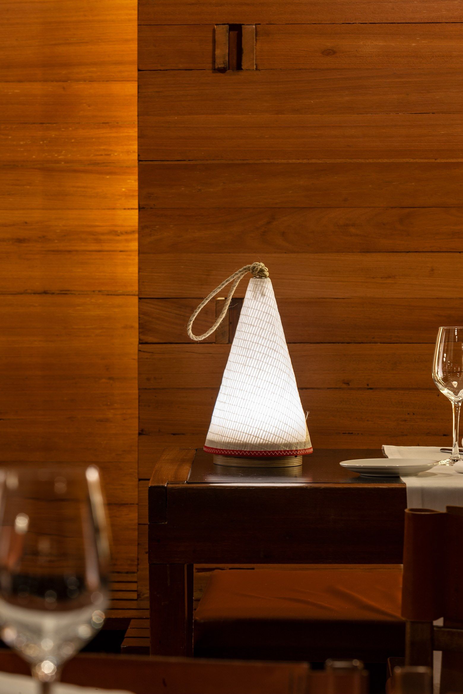 Indirect light cordless recycled material table lamp KNOT By DVELAS