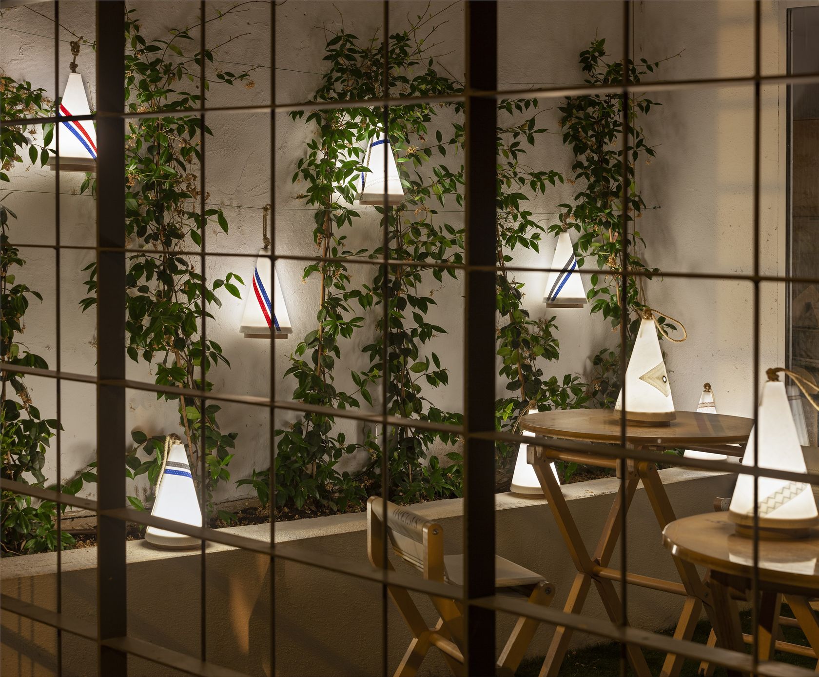 Indirect light cordless recycled material table lamp KNOT By DVELAS