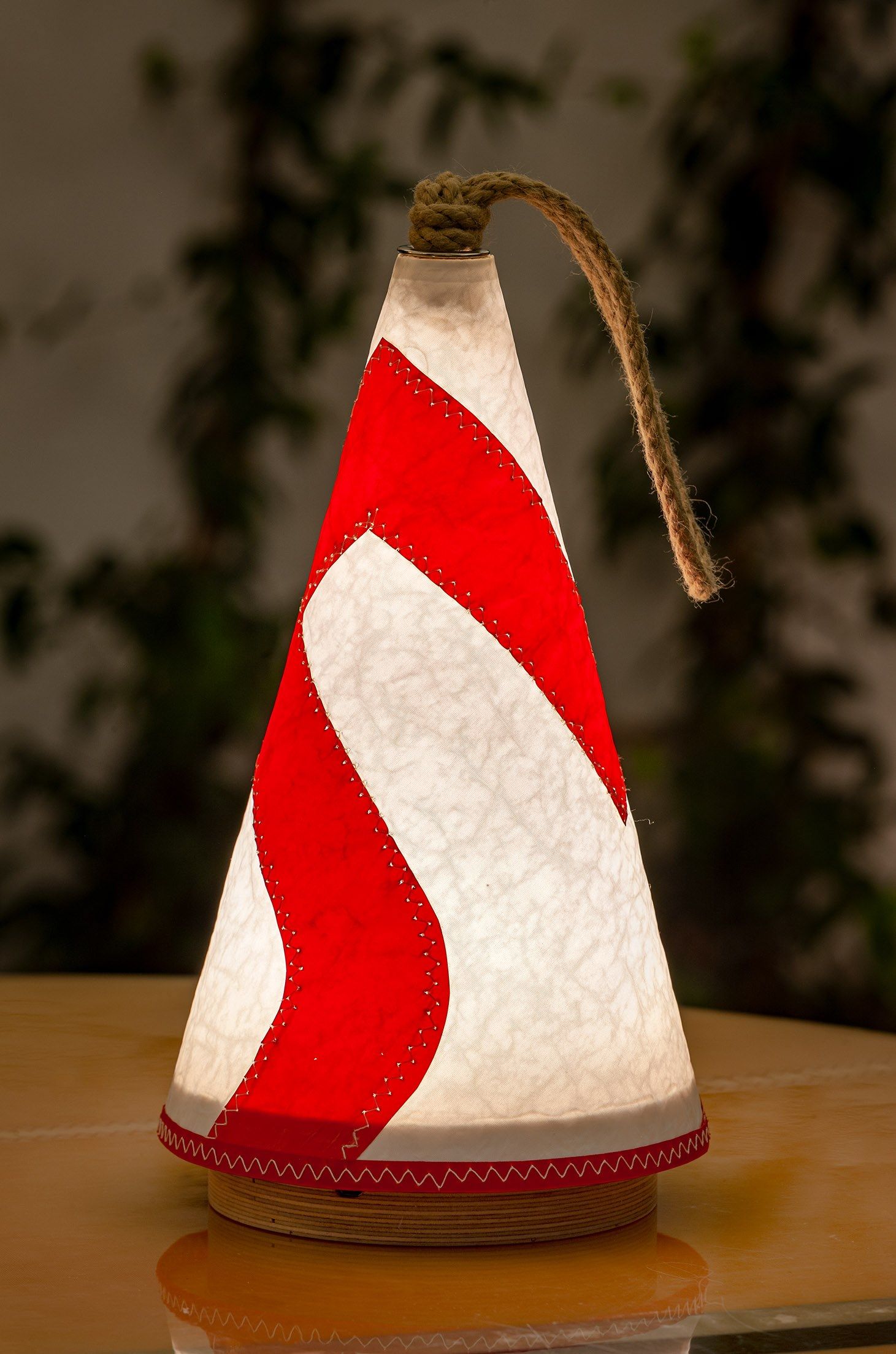 Indirect light cordless recycled material table lamp KNOT By DVELAS