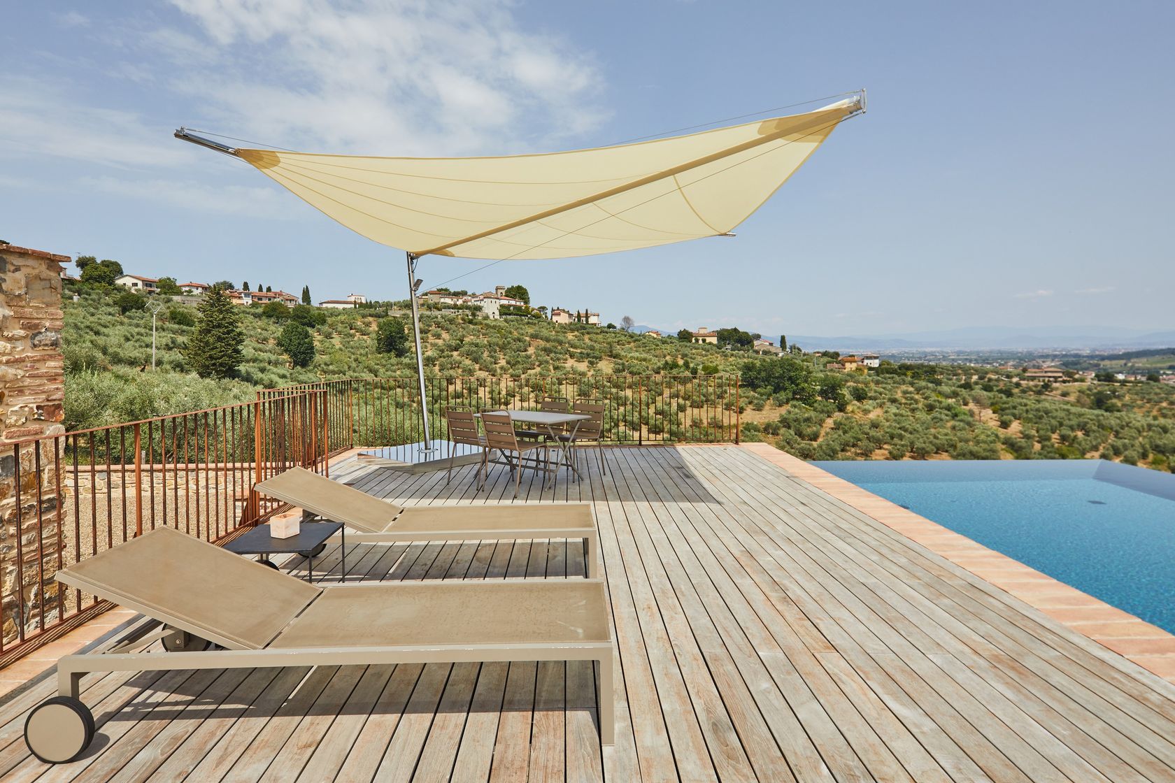 KOLIBRIE Freestanding shade sail By KE Outdoor Design