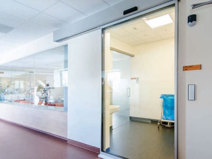 Automatic entry door PORTE ERMETICHE KONE M5 By KONE