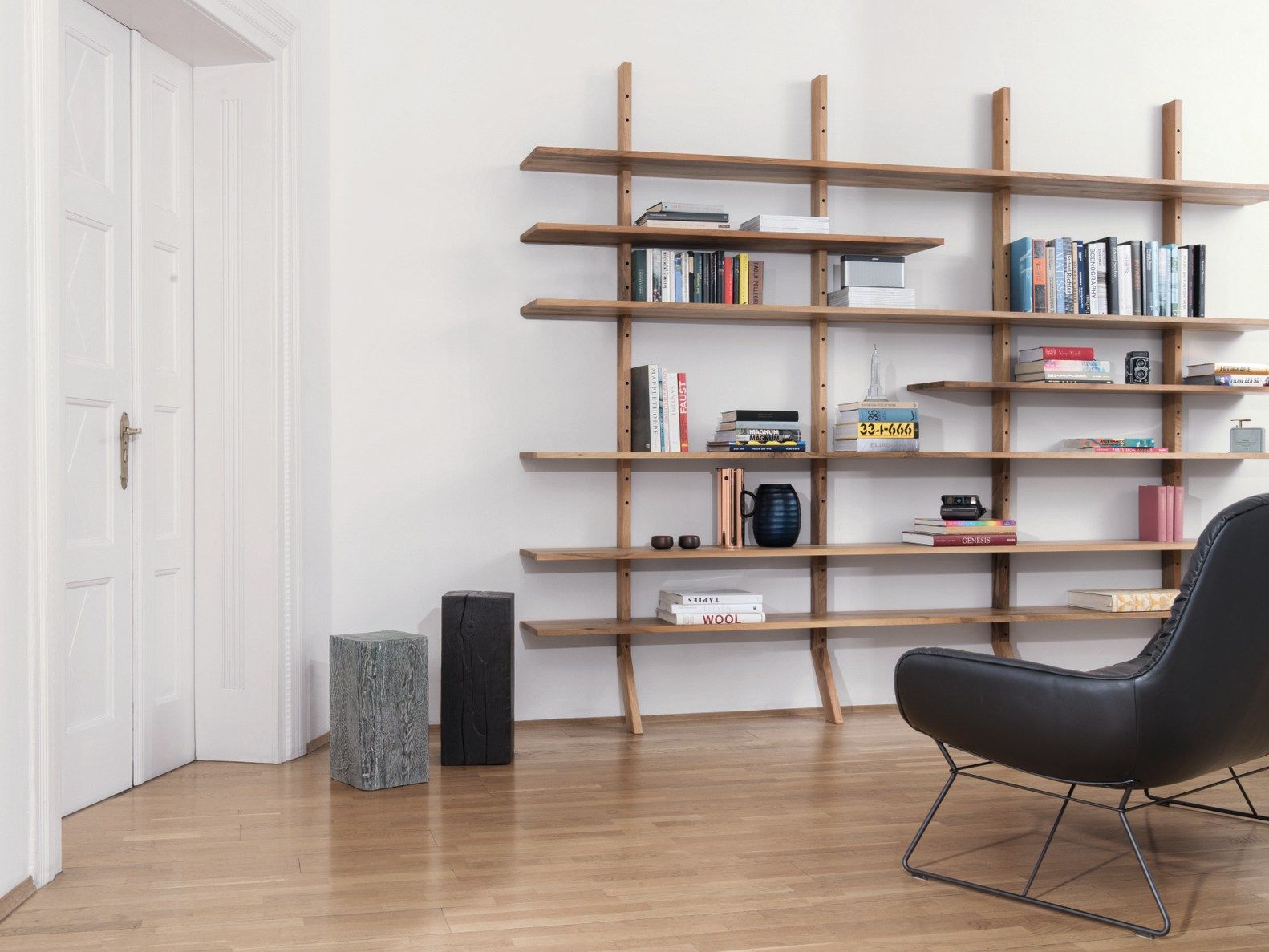 Open wall-mounted wooden shelving unit KS01 By JANUA