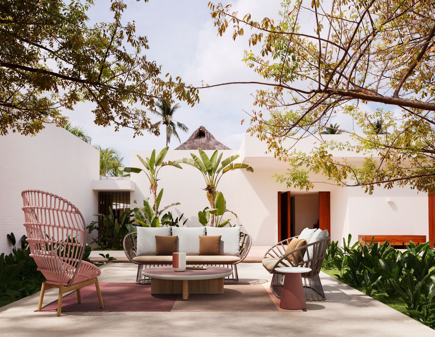 CALA Teak garden side table By Kettal | design Doshi Levien