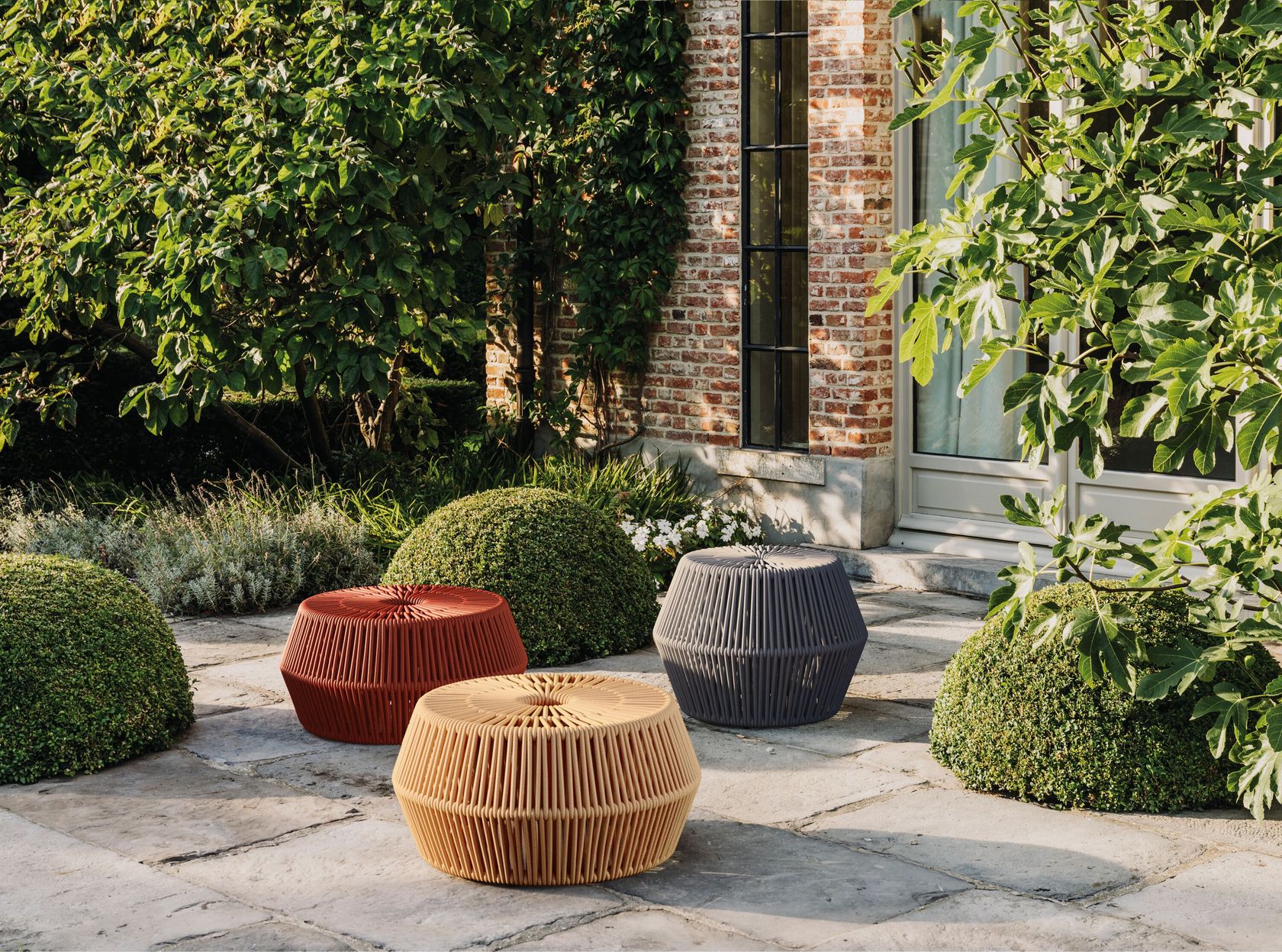 ZIGZAG Round garden pouf By Kettal | design Emiliana design studio