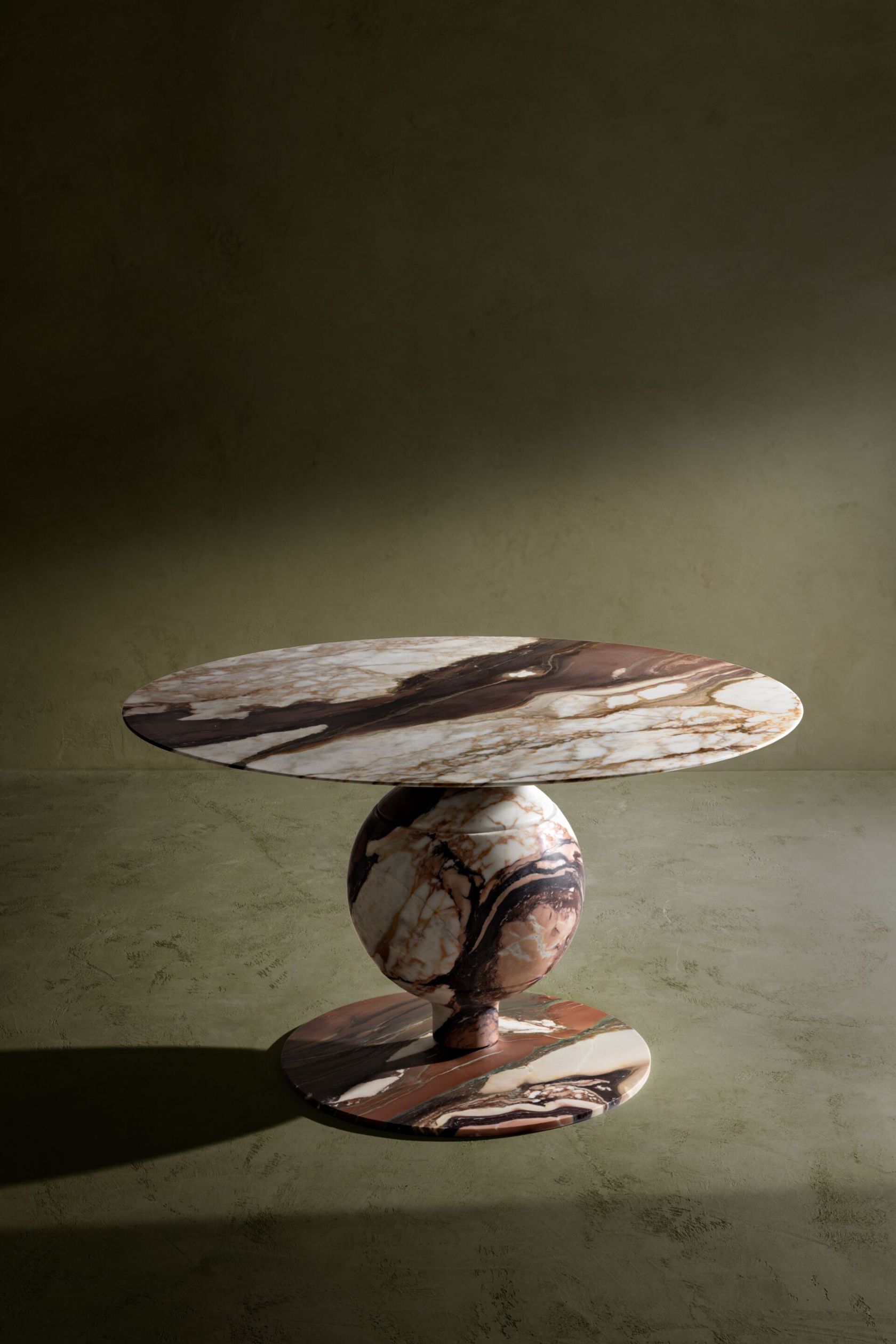 KING Round marble table By Kreoo