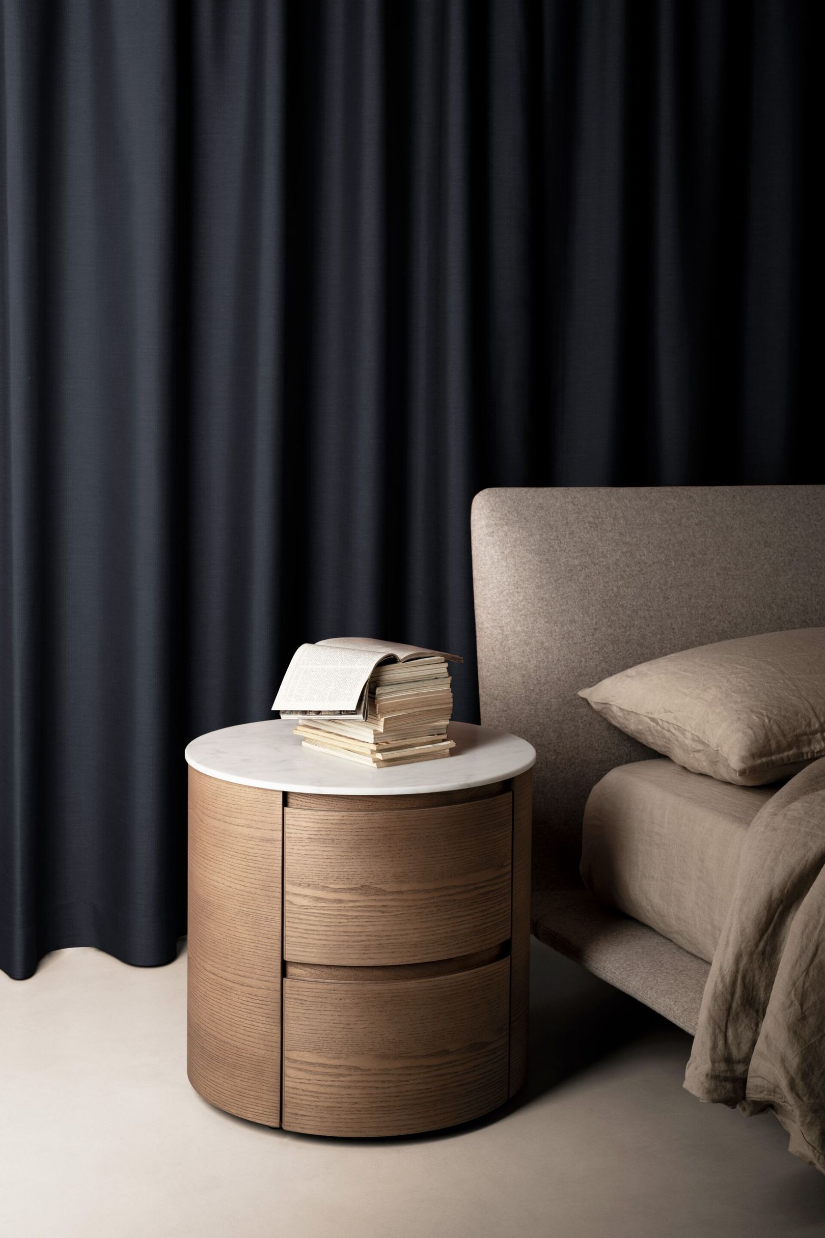 ORBIT Bedside table By Kristalia
