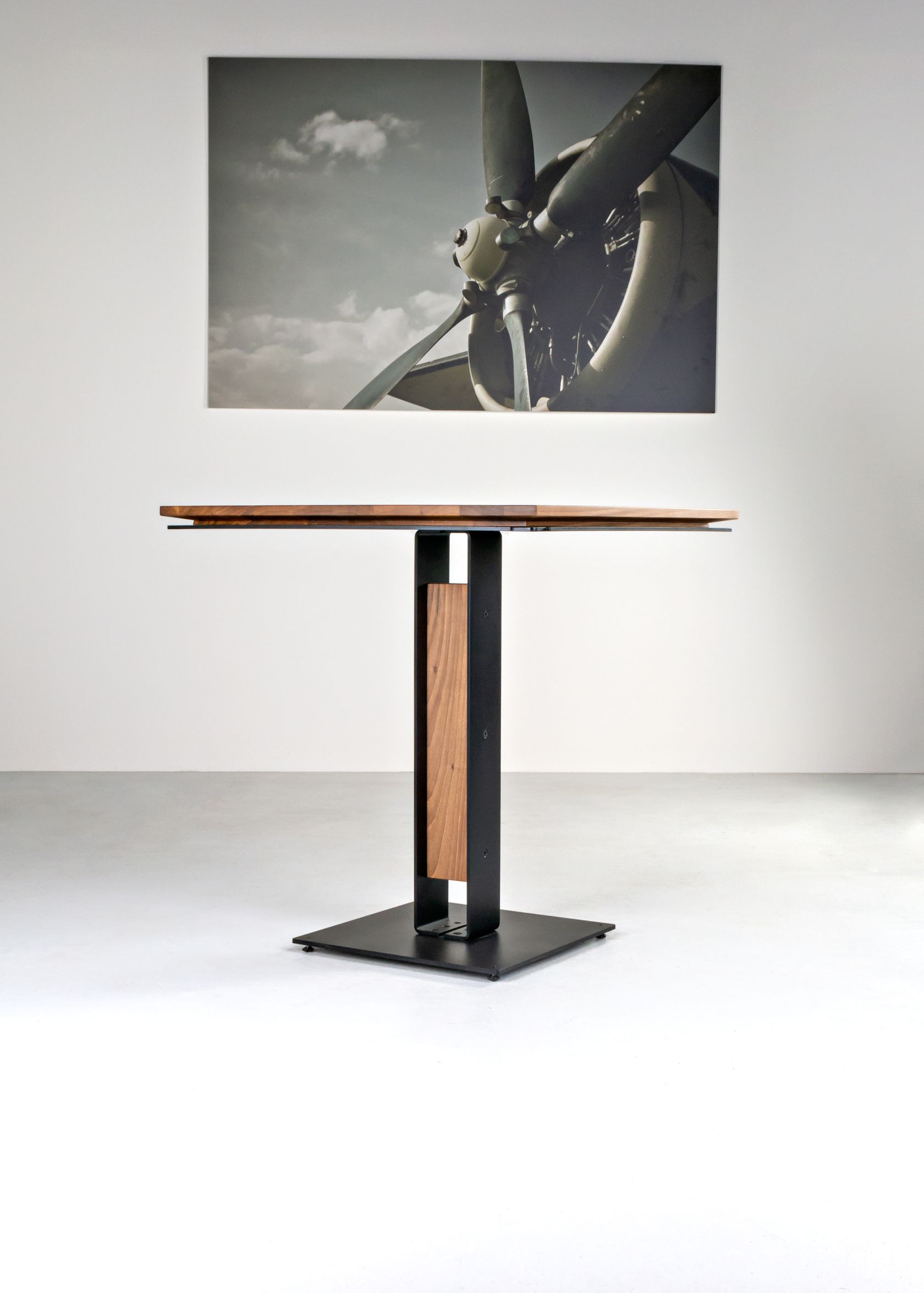 L | Square table By HOOKL und STOOL design Aleksandar Ugresic