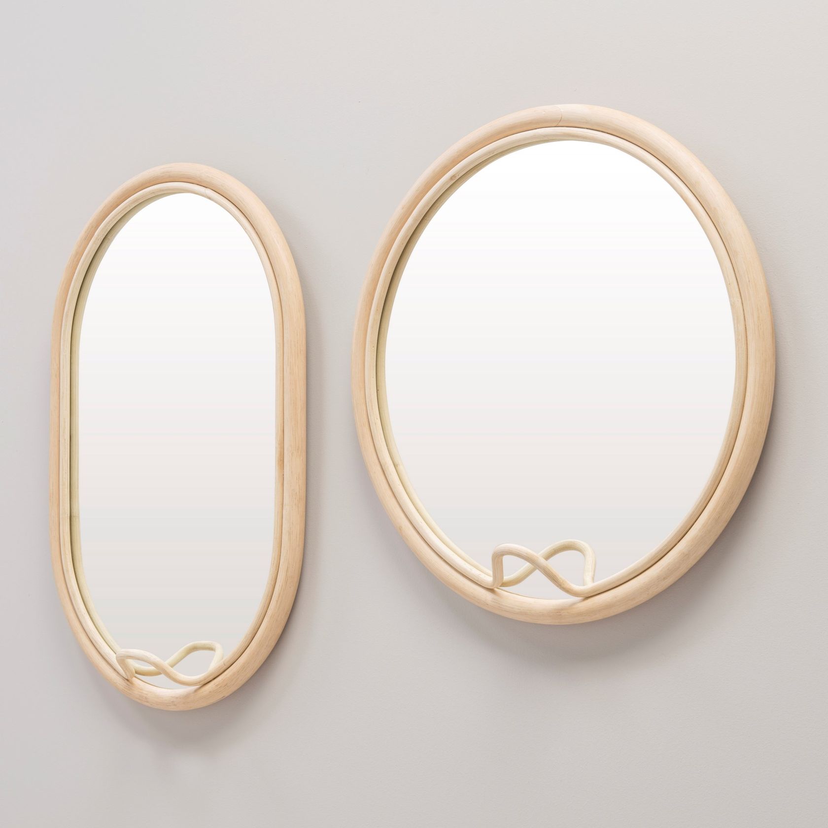LASSO | Oval mirror By Orchid Edition design AC/AL Studio
