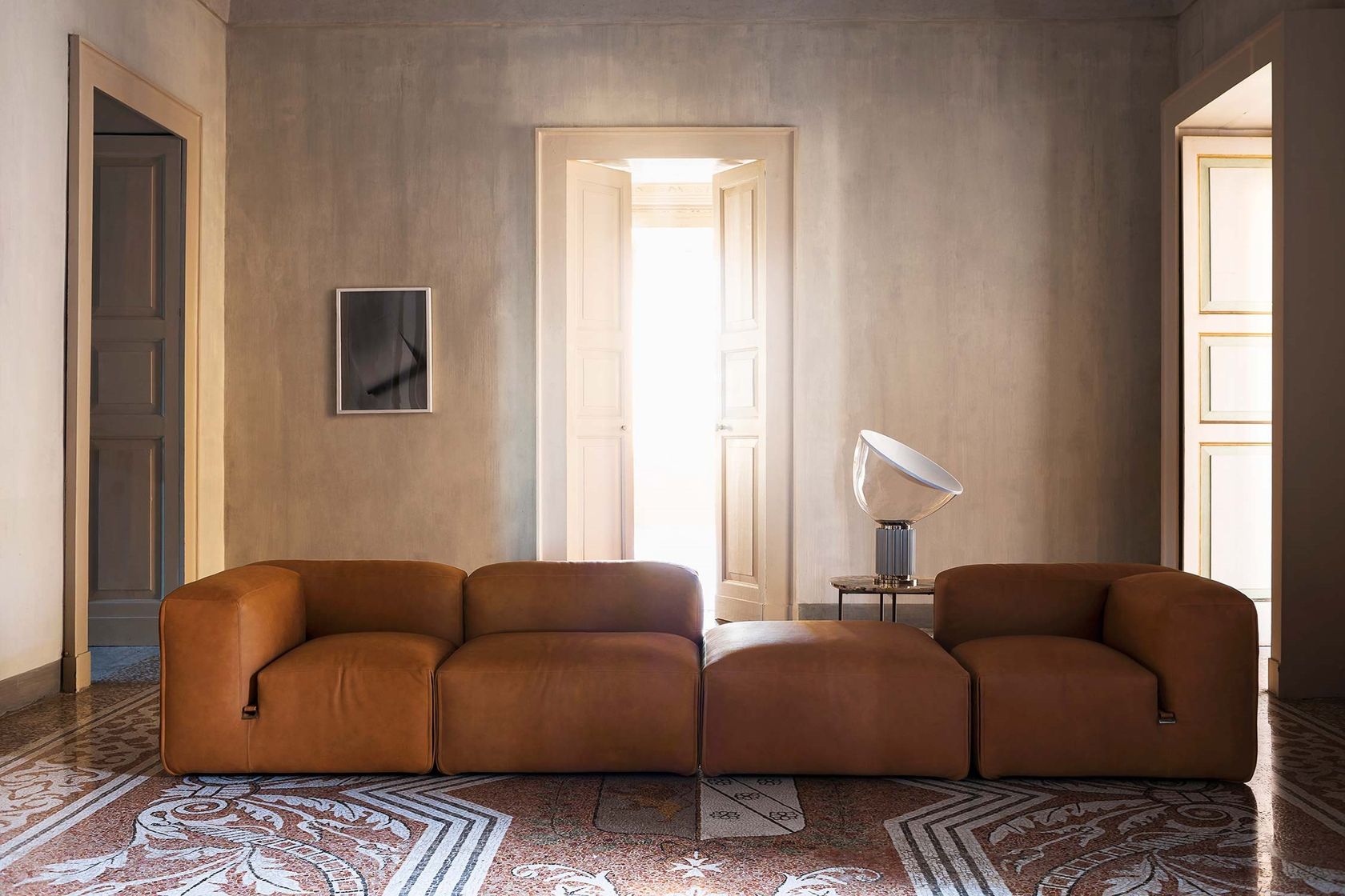LE MURA Modular leather sofa By Tacchini | design Mario Bellini