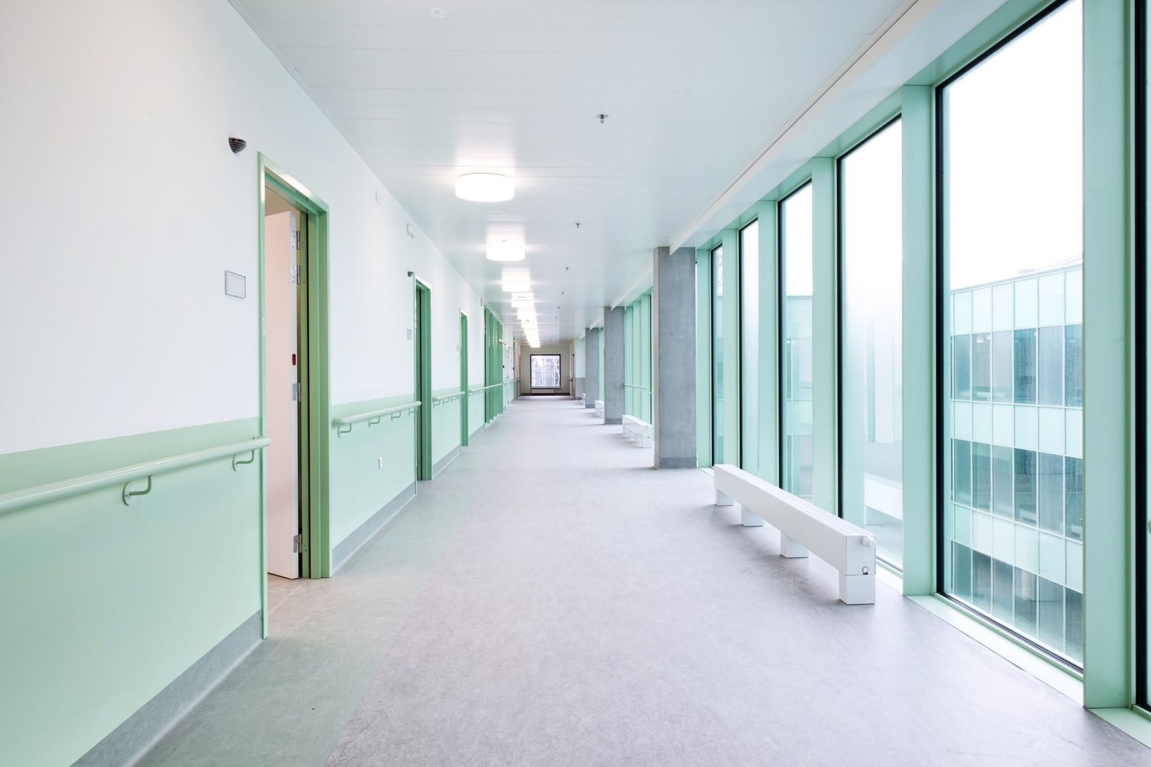 LEXAN™ CLINIWALL™ Polycarbonate wall tiles for cleanrooms By Polyvantis