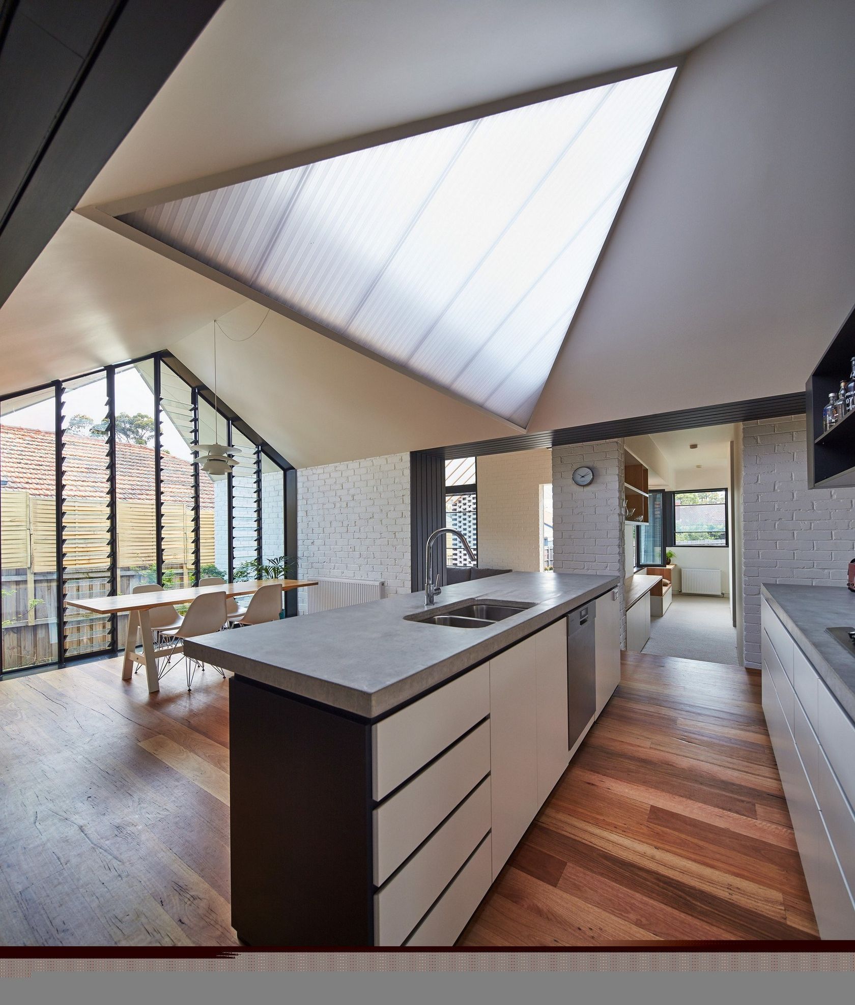 LEXAN™ THERMOCLICK™ Translucent plastic laminate wall panel By Polyvantis