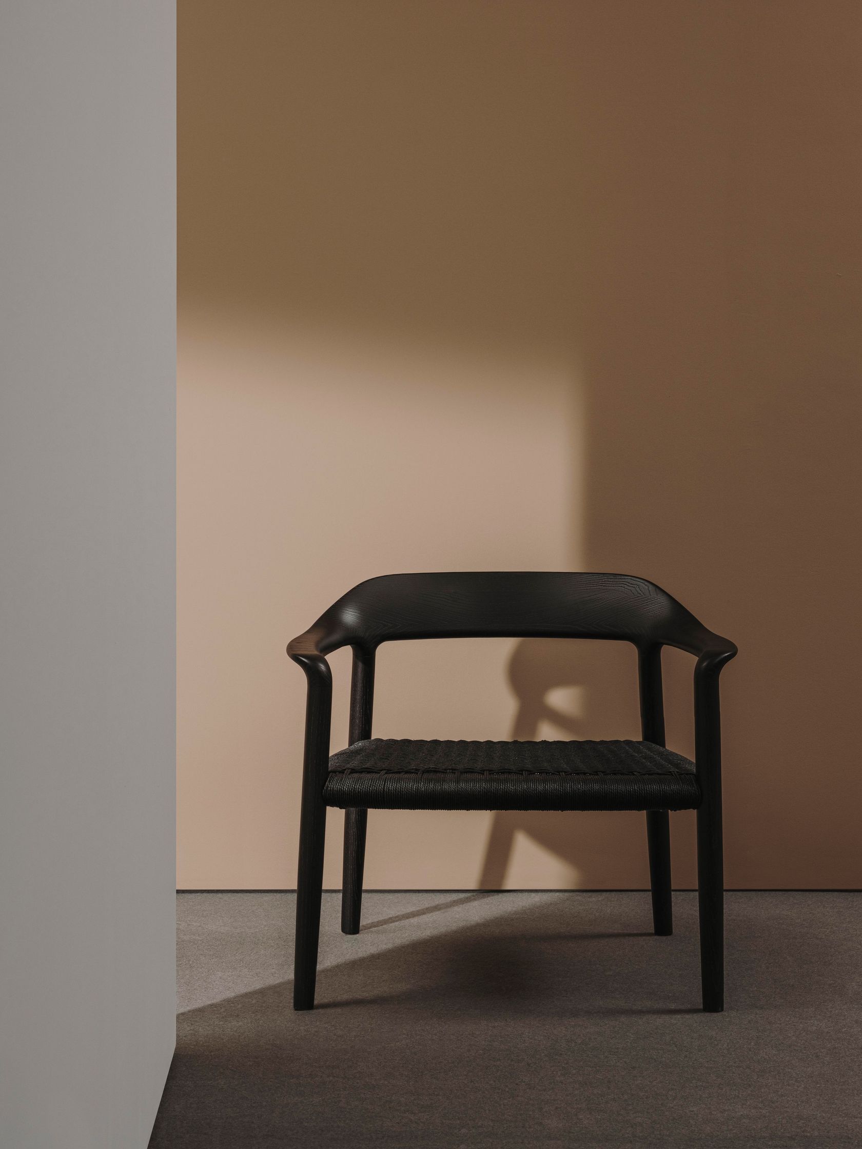 LICEO BU1548 easy chair By Andreu World design Piergiorgio Cazzaniga