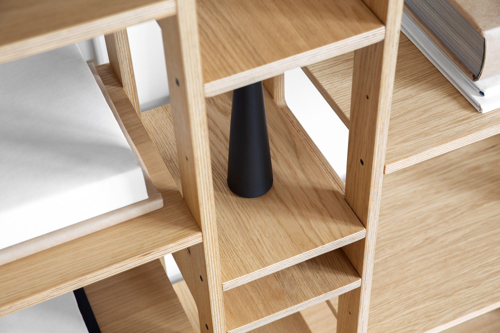 LIFT Open modular shelving unit By Radis