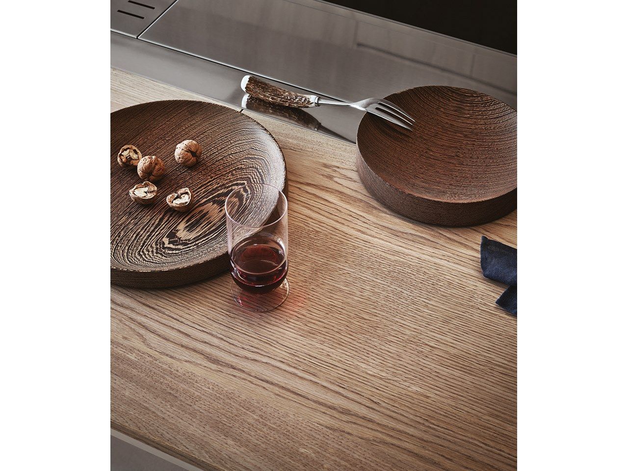 LIGNUM + MODUS Kitchen with island By Arclinea | design Antonio Citterio