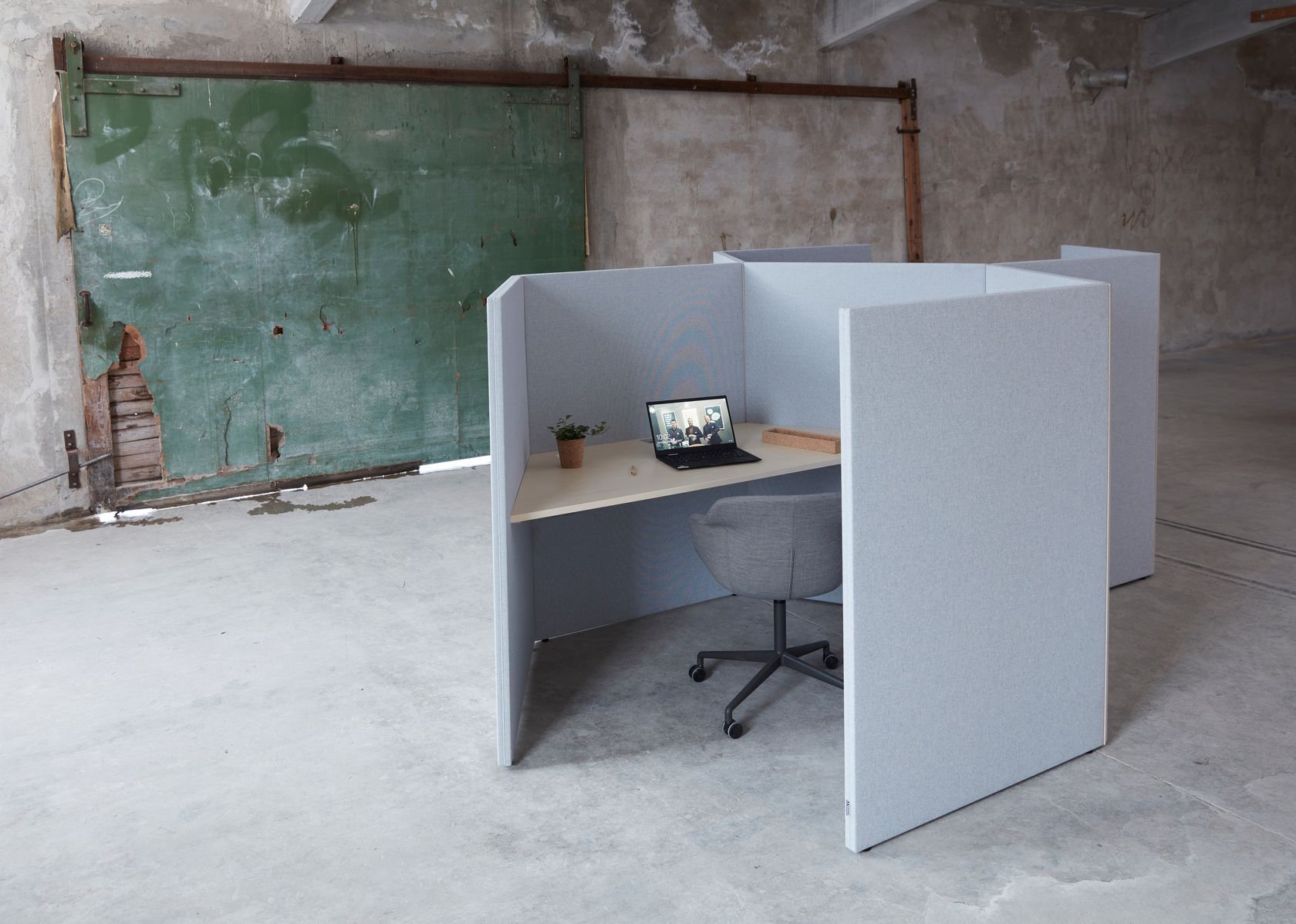 LIMBUS HEXAGON WORK BOOTH | Office desk with desk screens By Glimakra ...