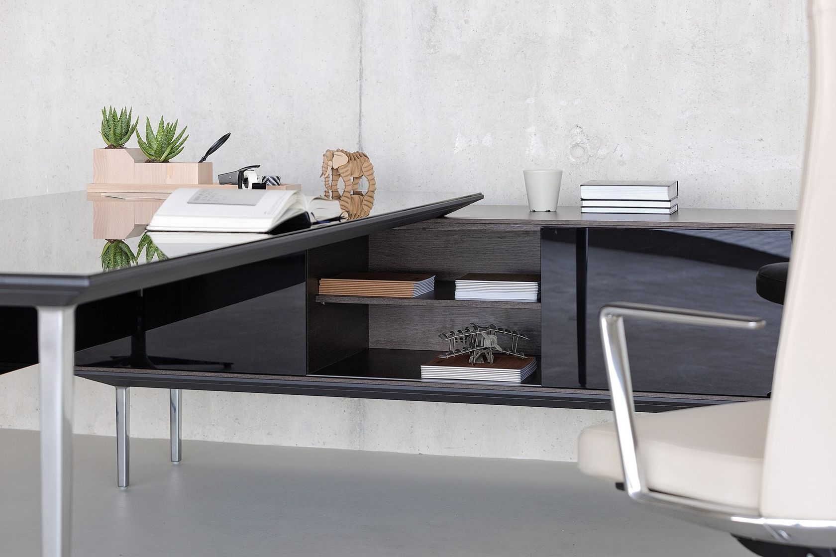 LONGO | Rectangular writing desk By ACTIU design Ramos&Bassols