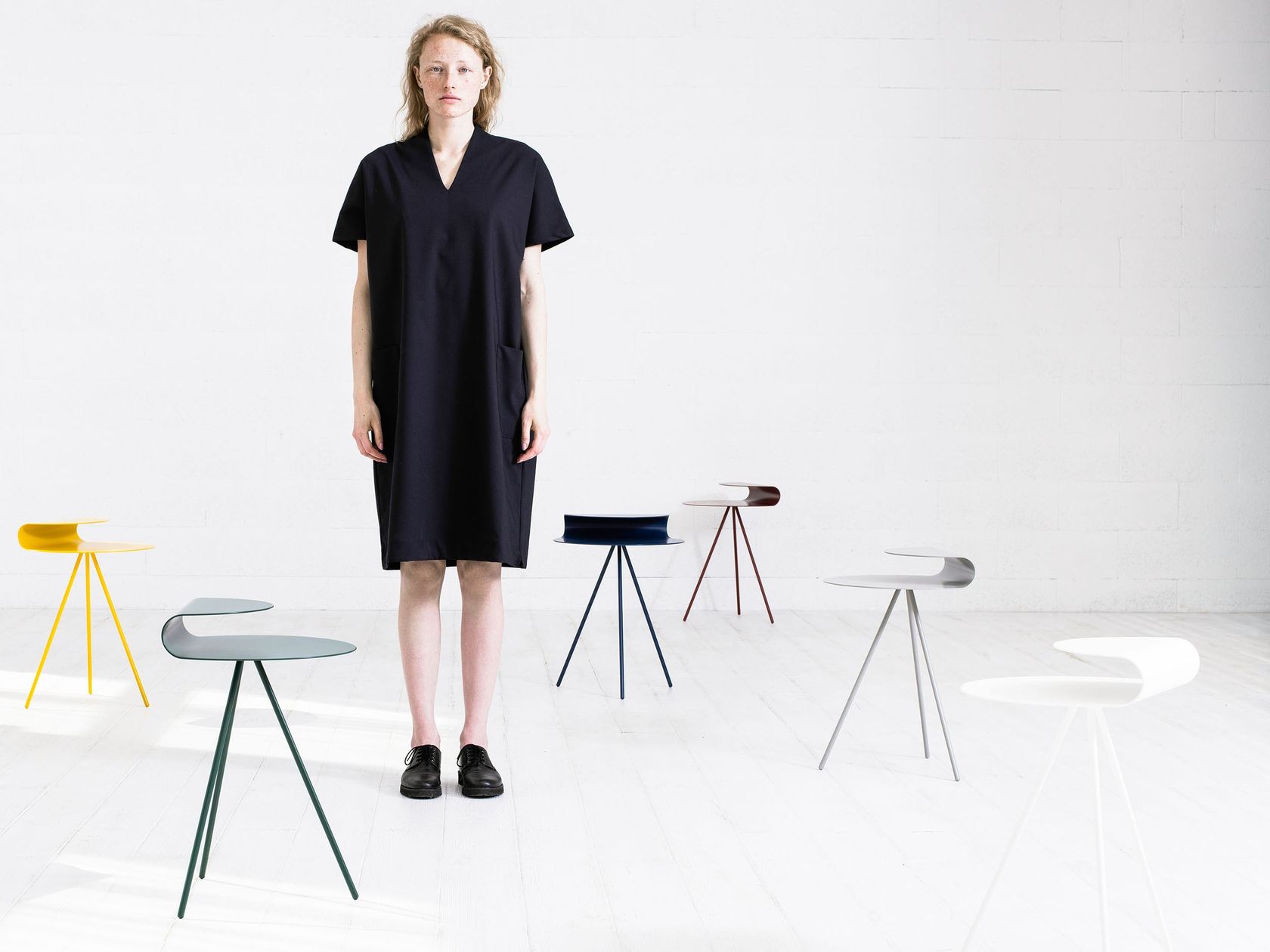 Steel side table LOOP By jot.jot design bonpart