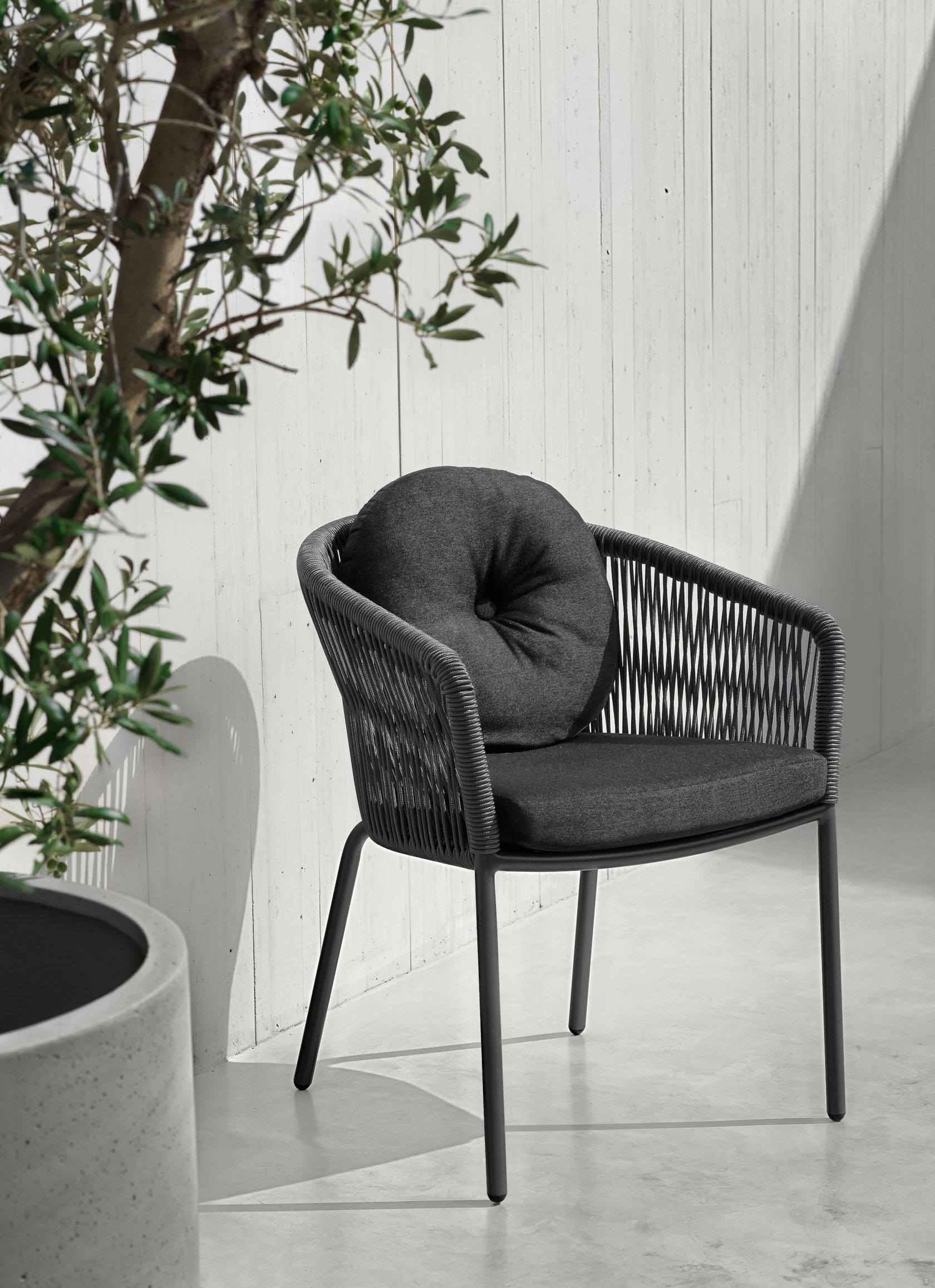 LOOP Upholstered fabric garden chair with armrests By Solpuri | design ...