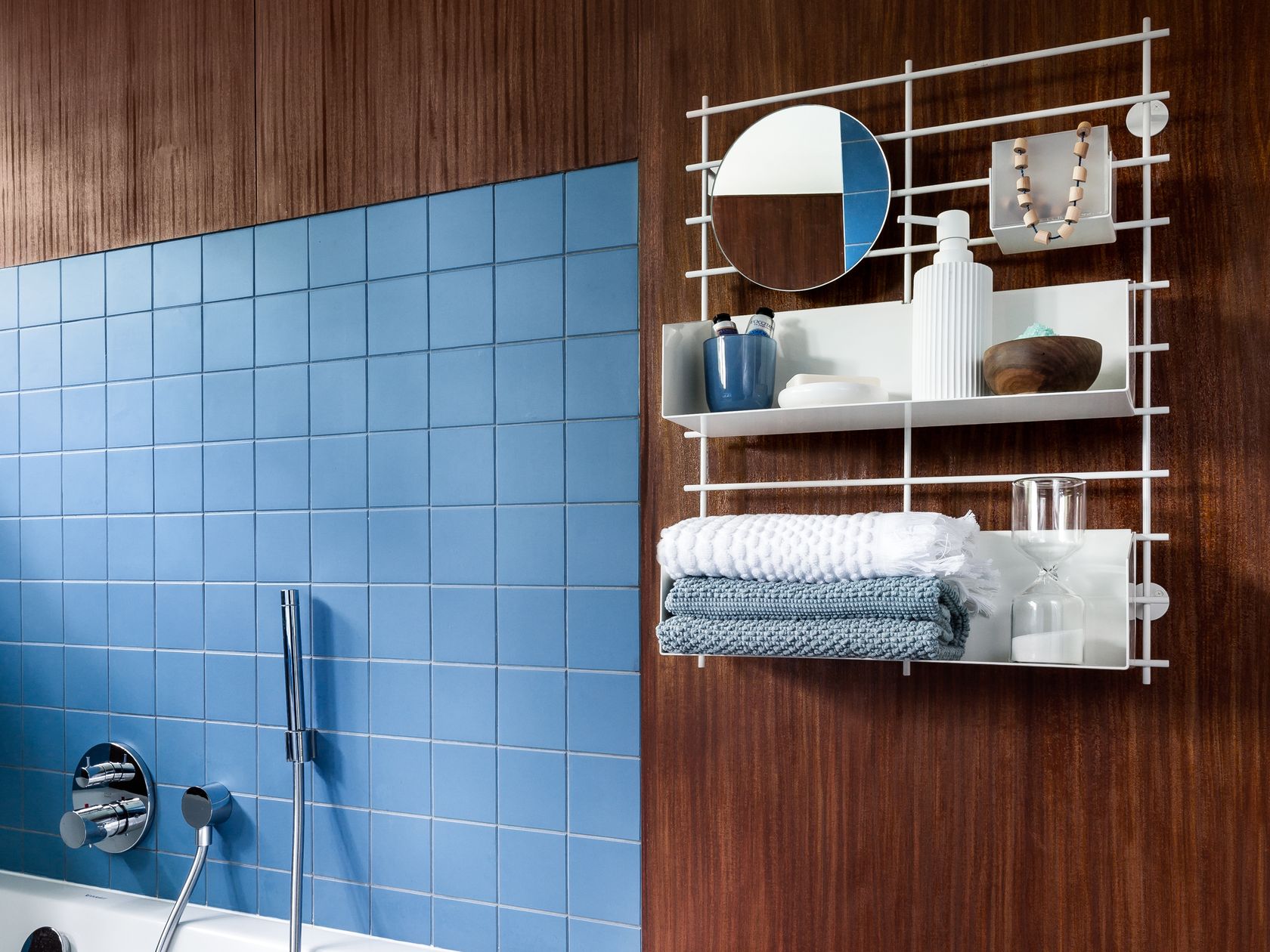 LOOPHOLES THE GRID.02 Metal storage grid By Atelier Belge