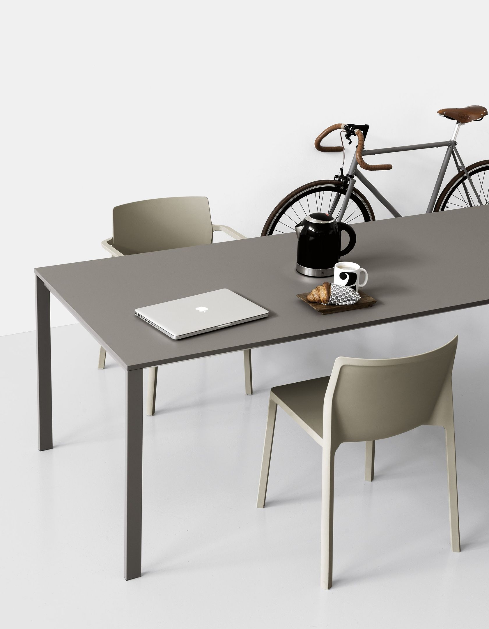 LP | Chair with armrests By Kristalia design LucidiPevere
