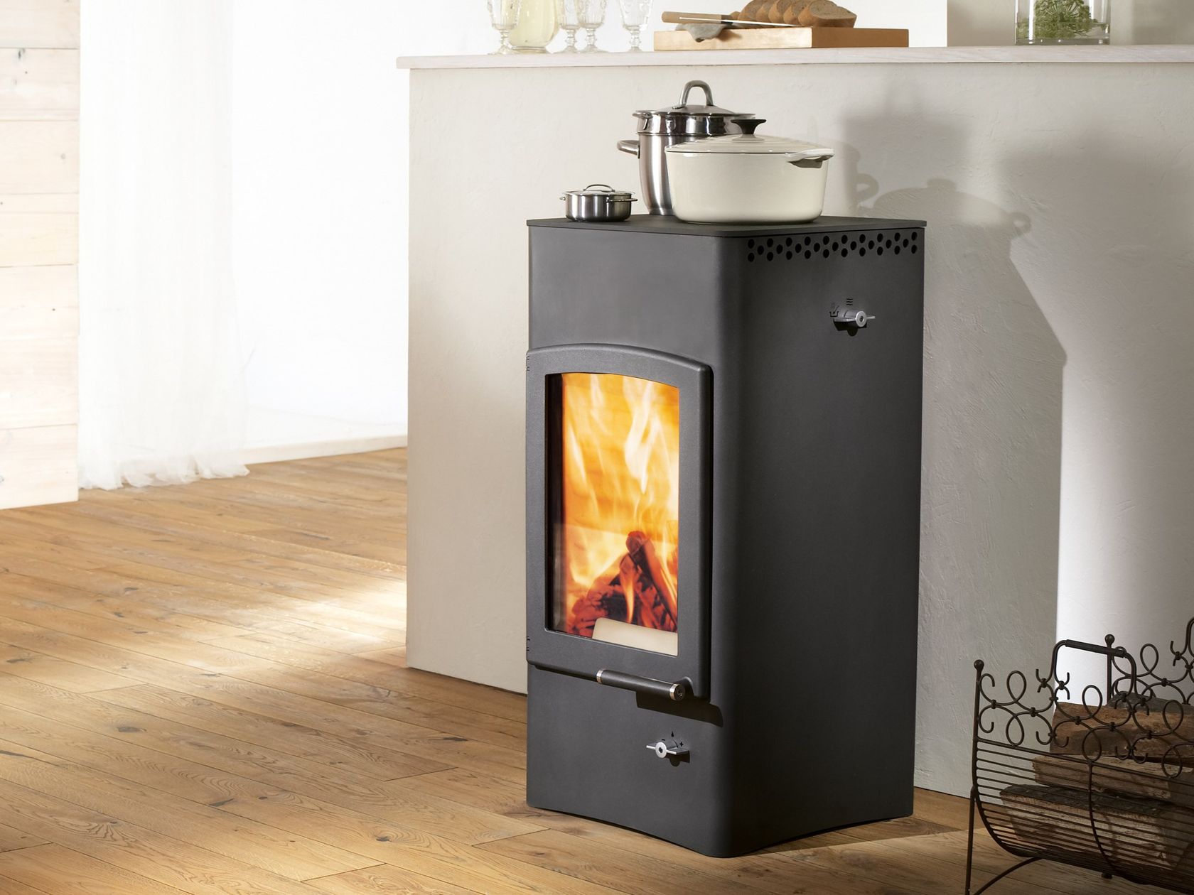 LUCY COOK Holz- Kaminofen mit Warmhalteplatte By Austroflamm | design ...