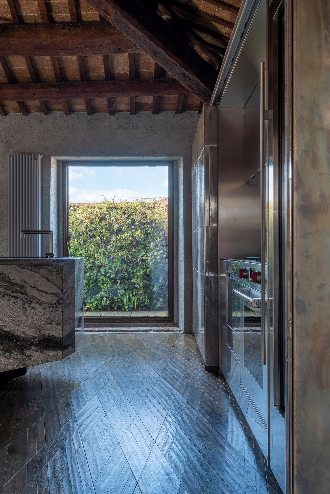 Horizontally pivoted window By Aria29